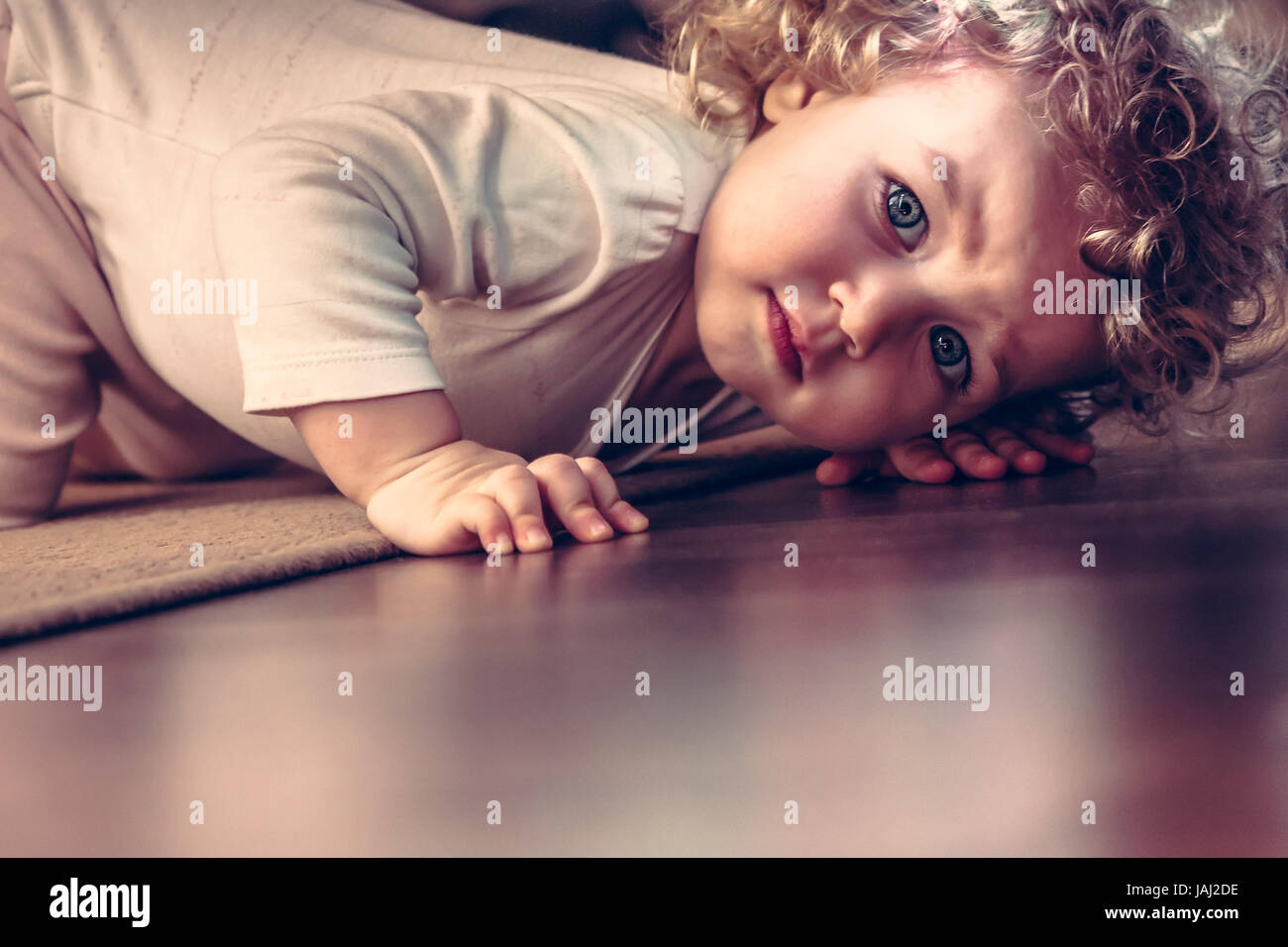 Scared child hiding hi-res stock photography and images - Alamy