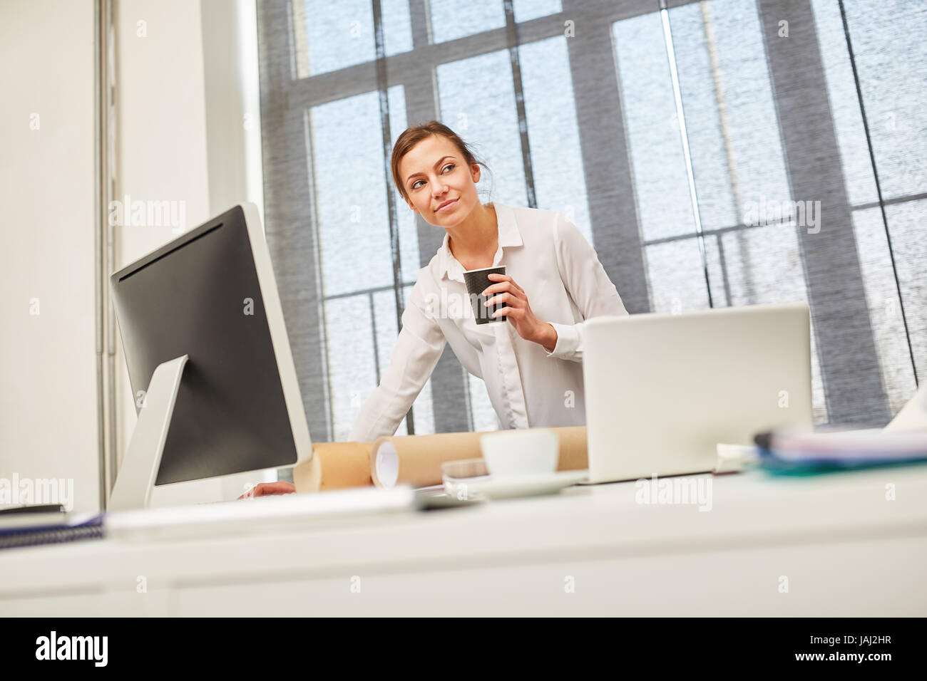 Work start hi-res stock photography and images - Alamy