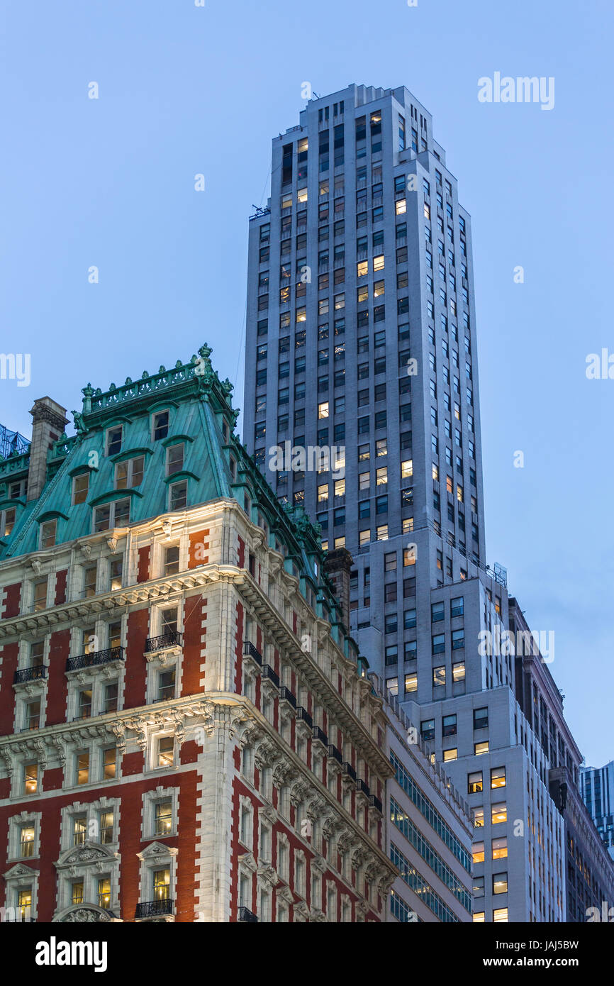 Building in twilight in New York City USA Stock Photo - Alamy