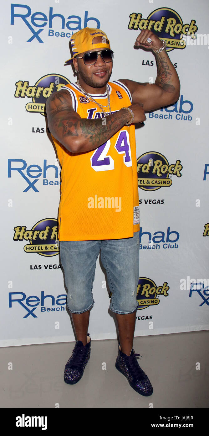 Flo Rida kicks off Rehab Beach Club grand opening weekend at Rehab ...
