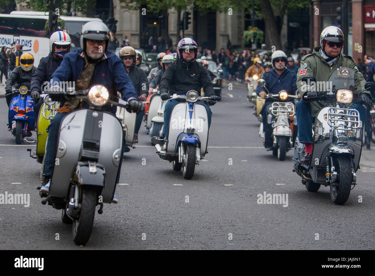 Mods and Scooterists gather for the annual Buckingham Palace Scooter ...