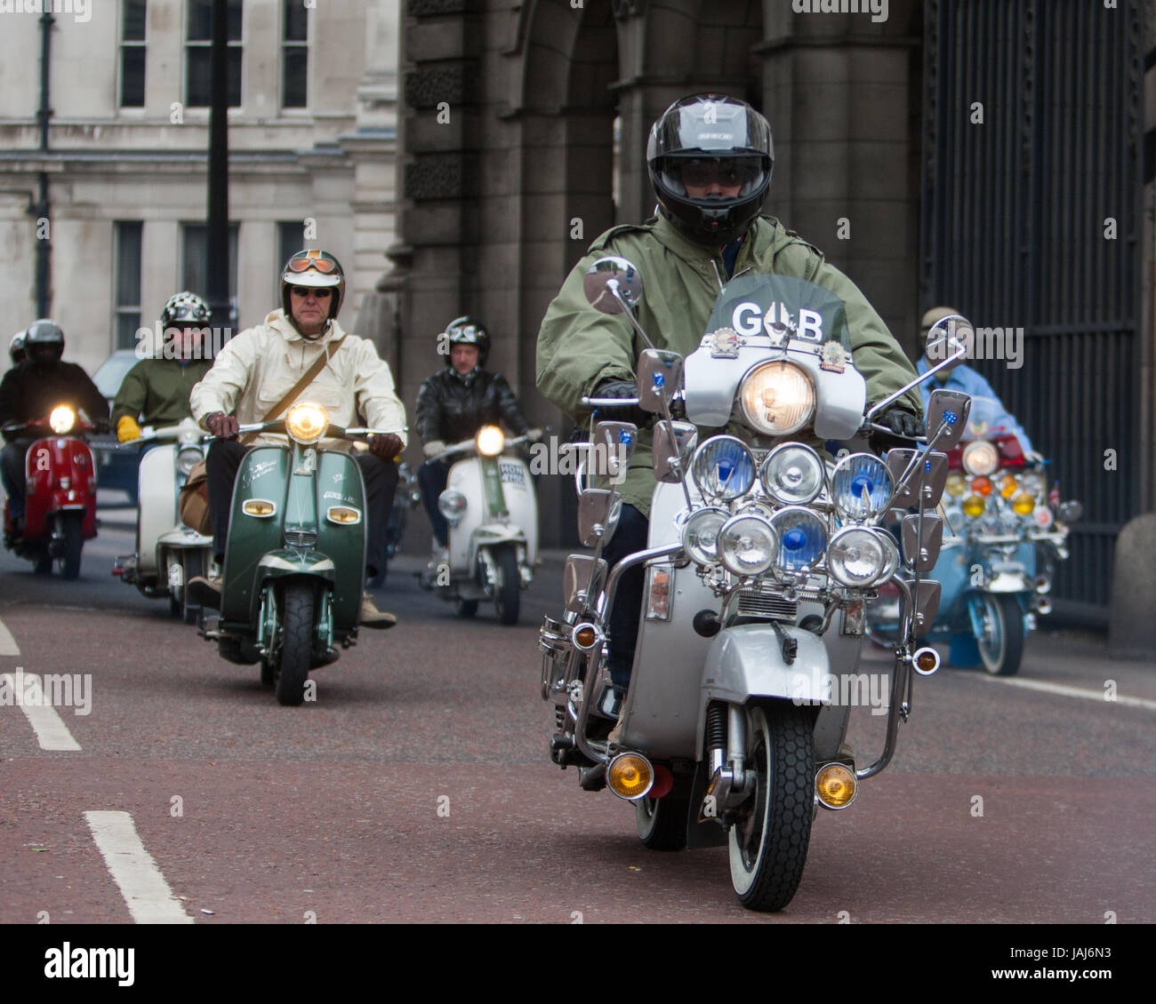 Mods and Scooterists gather for the annual Buckingham Palace Scooter ...