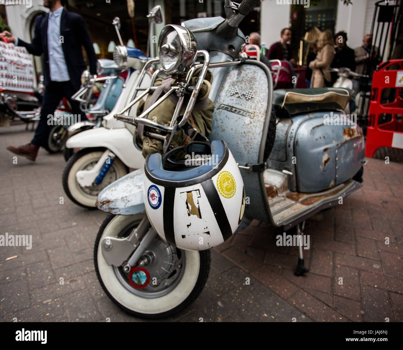 Mods and Scooterists gather for the annual Buckingham Palace Scooter ...