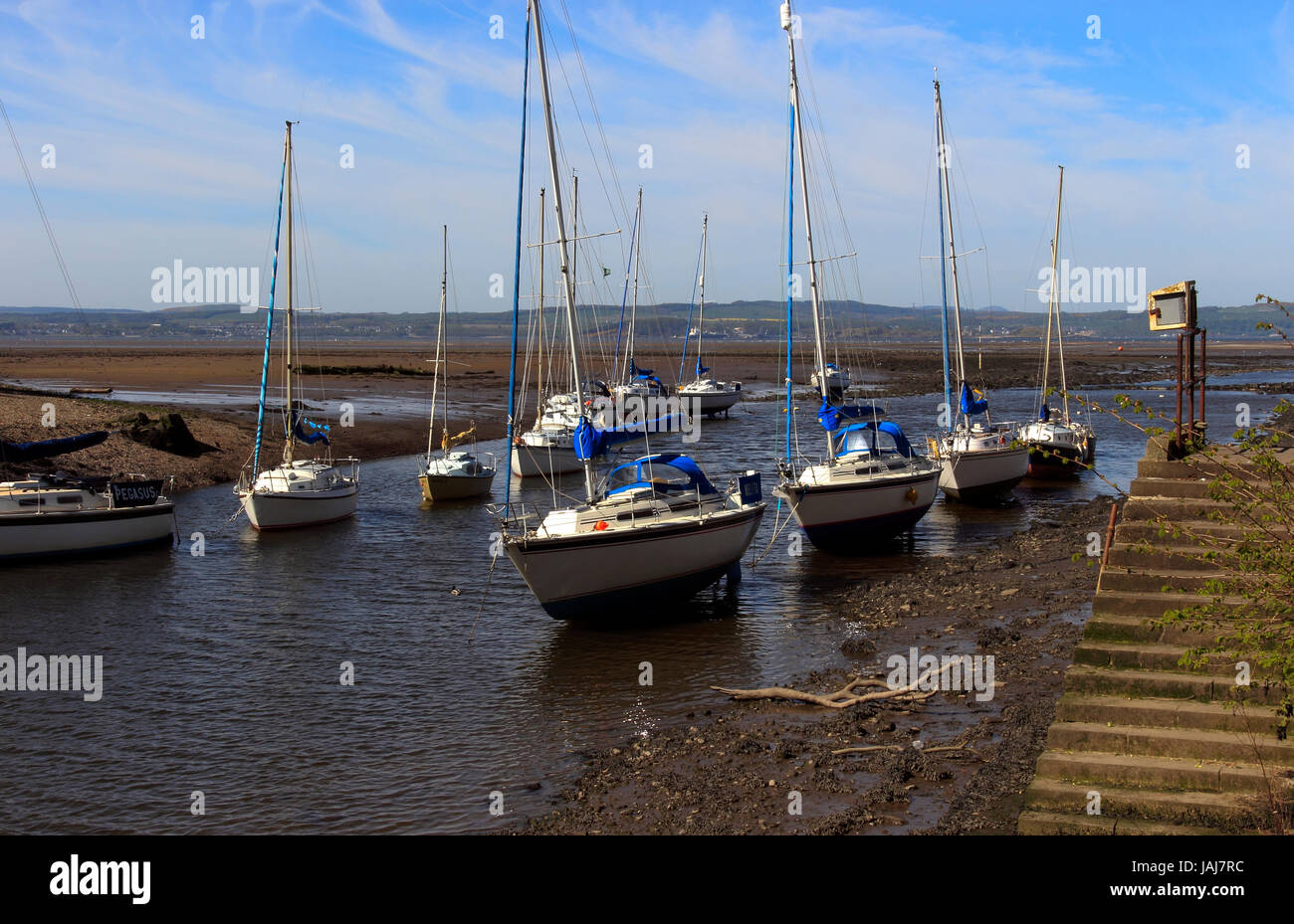 Cramond low tide hi-res stock photography and images - Alamy