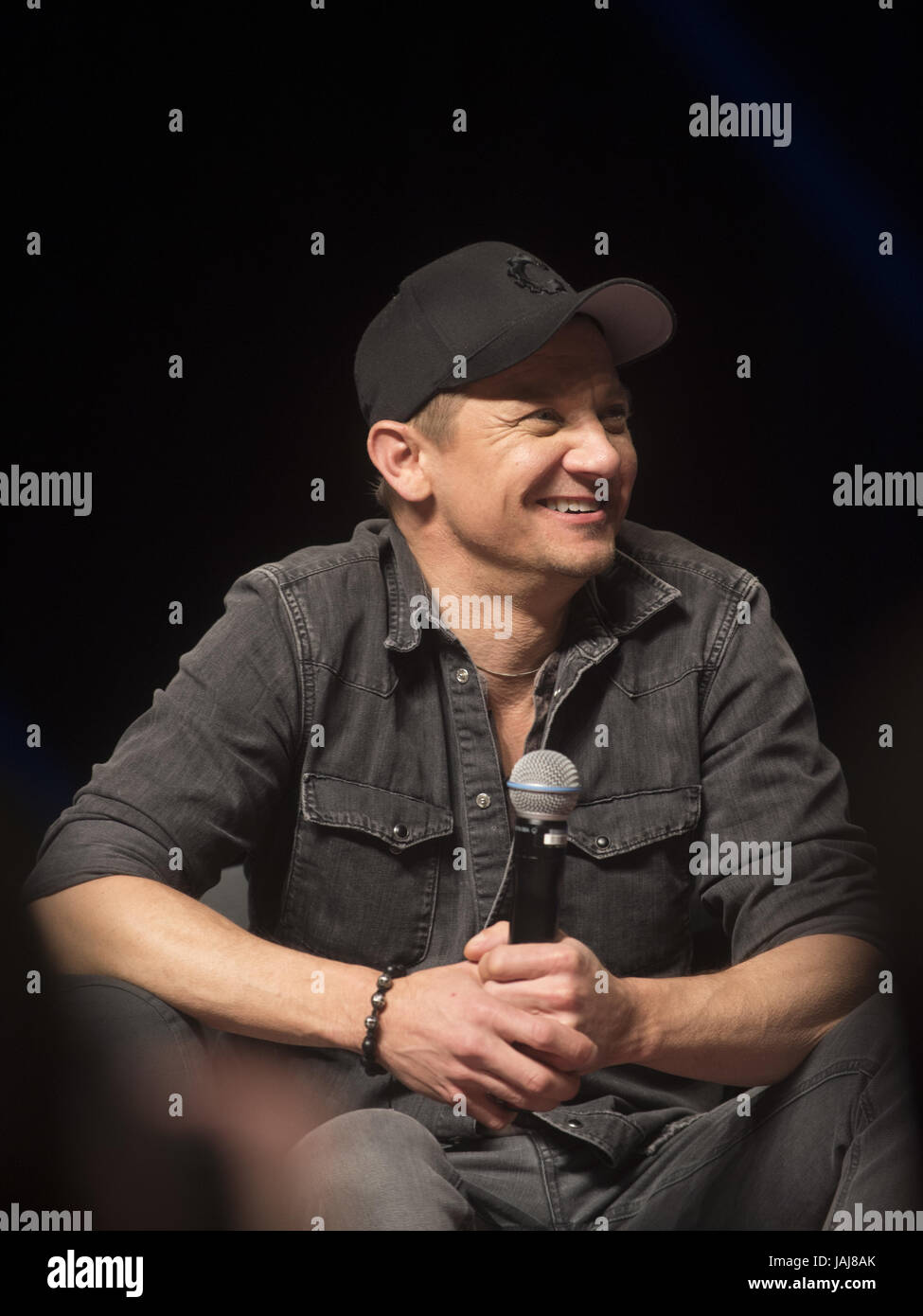 Jeremy Renner attends the Calgary Comic and Entertainment Expo ...