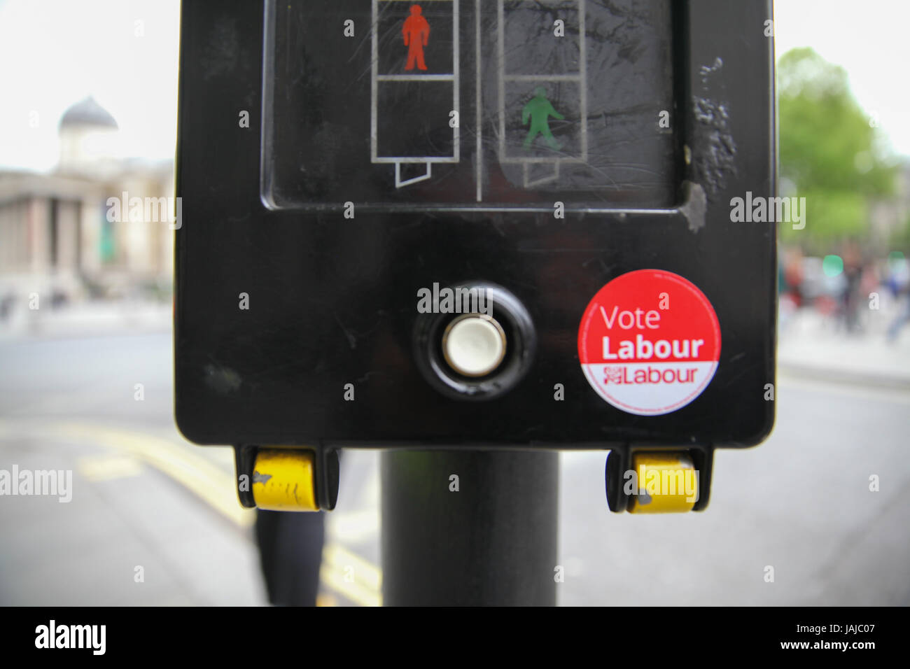 Vote labour sticker hi-res stock photography and images - Alamy