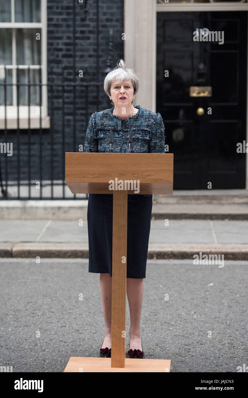 Lectern 10 downing street hi-res stock photography and images - Alamy