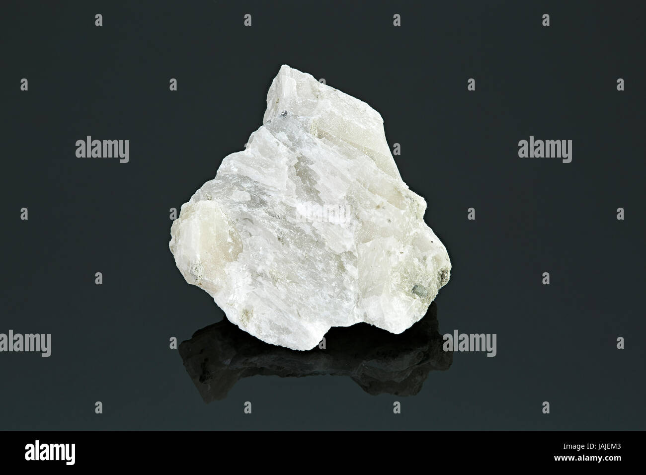 Fluorescence of minerals hi-res stock photography and images - Alamy