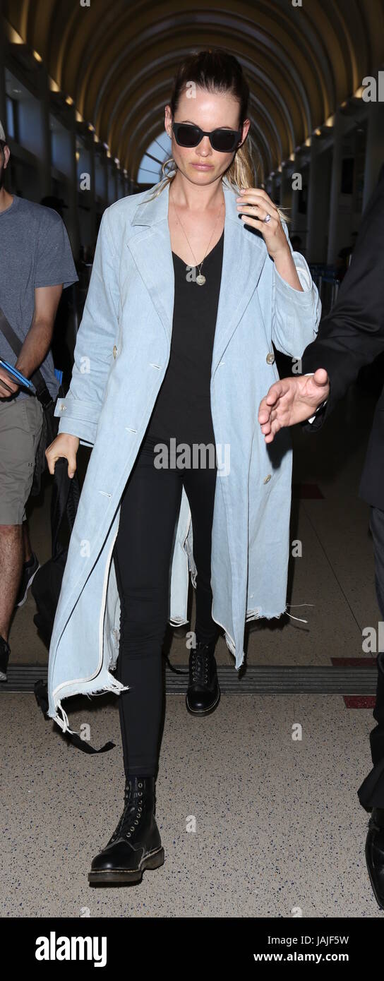 Behati Prinsloo arrives at Los Angeles International Airport (LAX ...