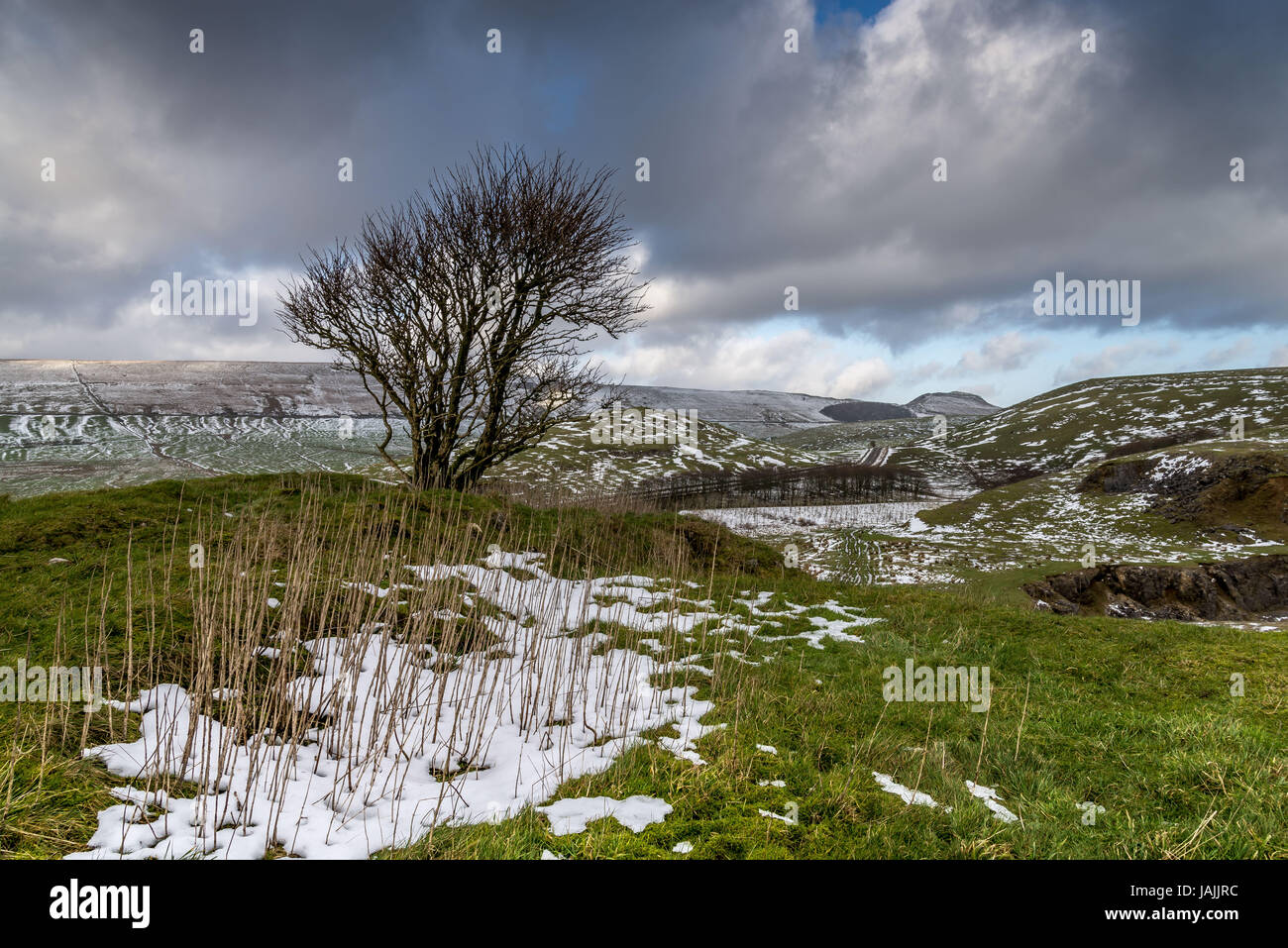 Quarry in the peak district with Mam Tor on the Horizon Stock Photo - Alamy