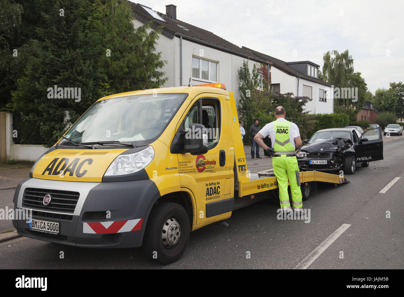 Tow truck accident scene hi-res stock photography and images - Alamy