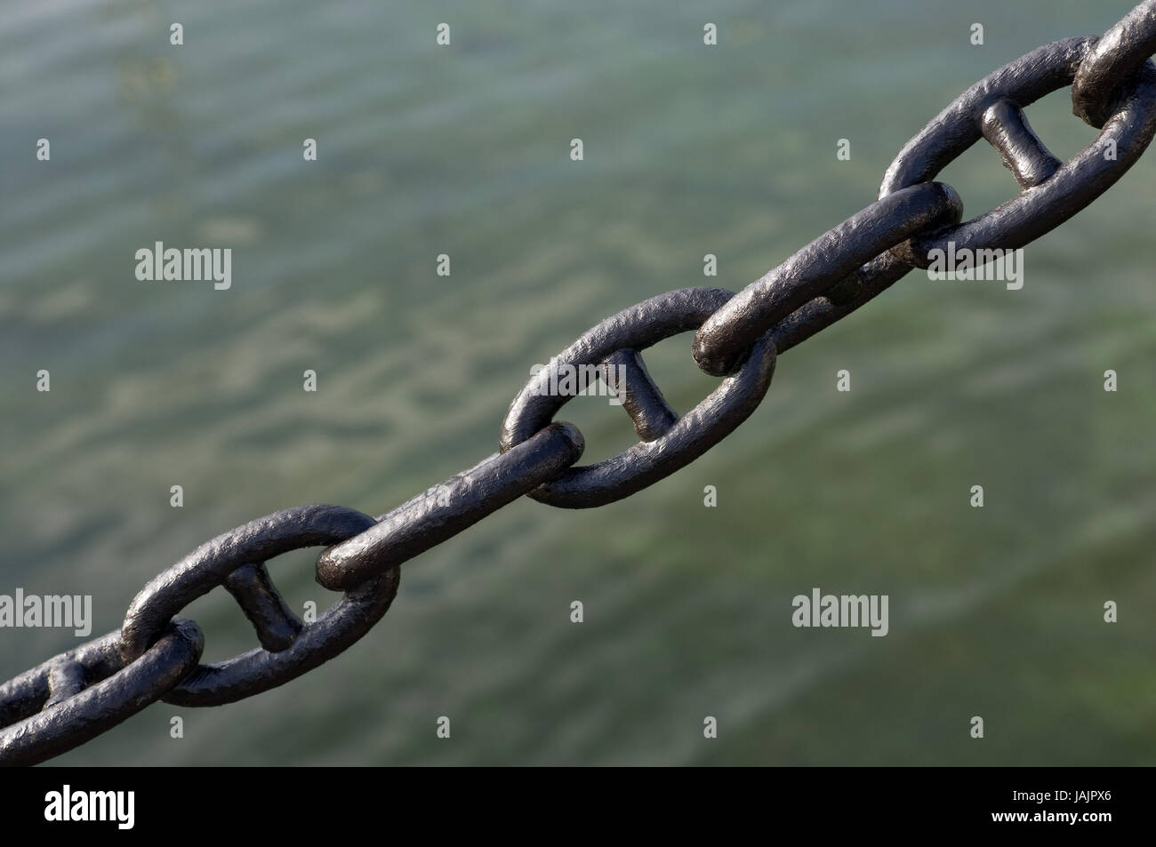 Medium chain hi-res stock photography and images - Alamy