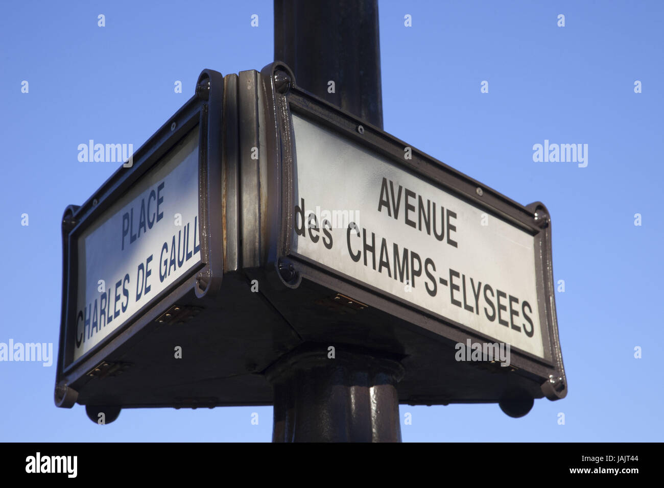 Paris road signs hi-res stock photography and images - Alamy