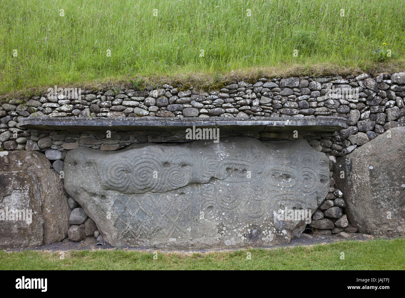 New grange, ireland hi-res stock photography and images - Alamy
