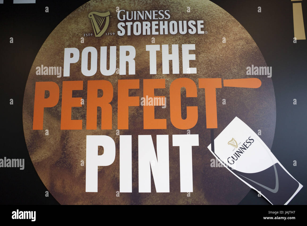 Guinness logo hi-res stock photography and images - Alamy