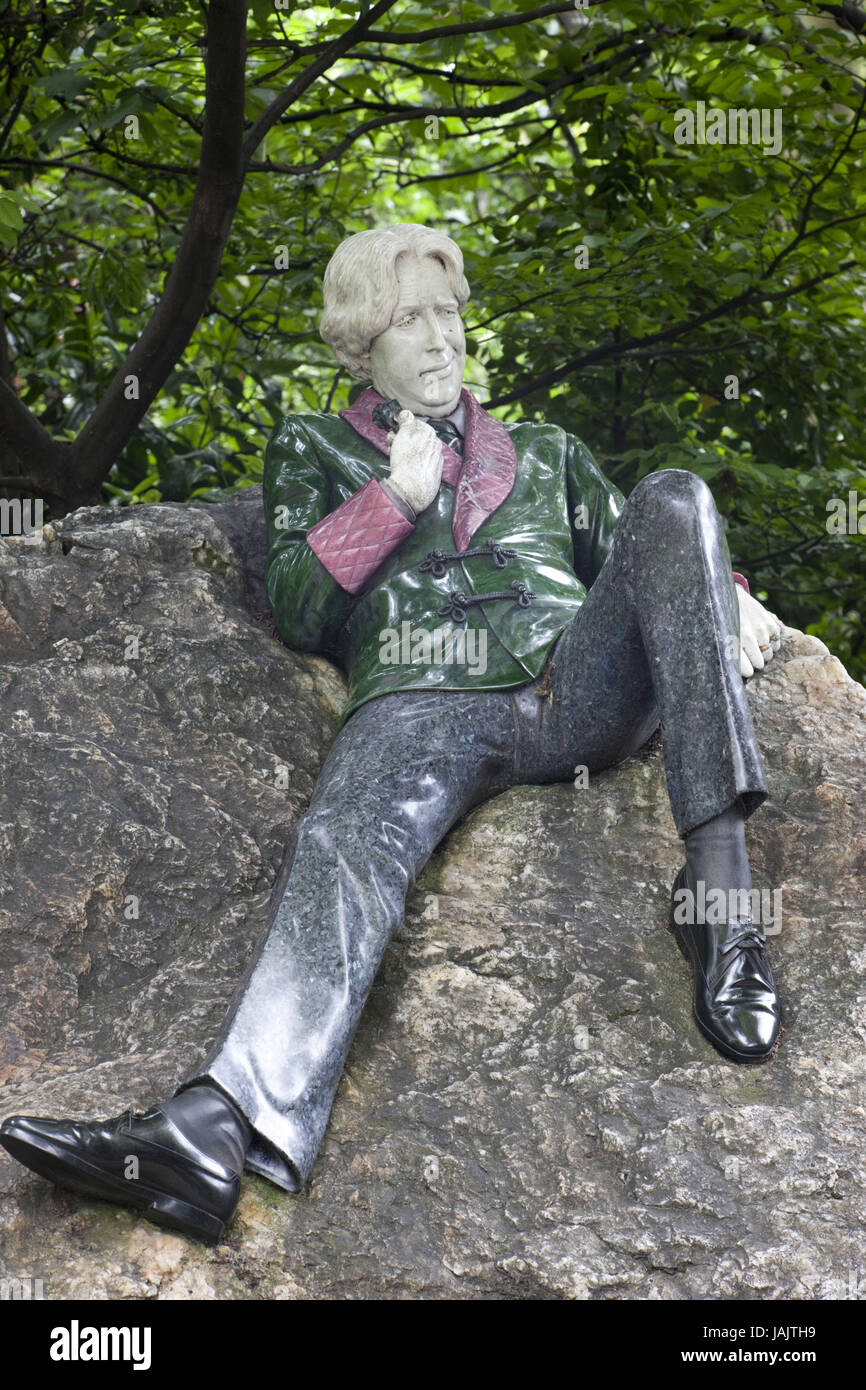 Ireland,Dublin,Merrion Square,Oscar wild monument Stock Photo - Alamy