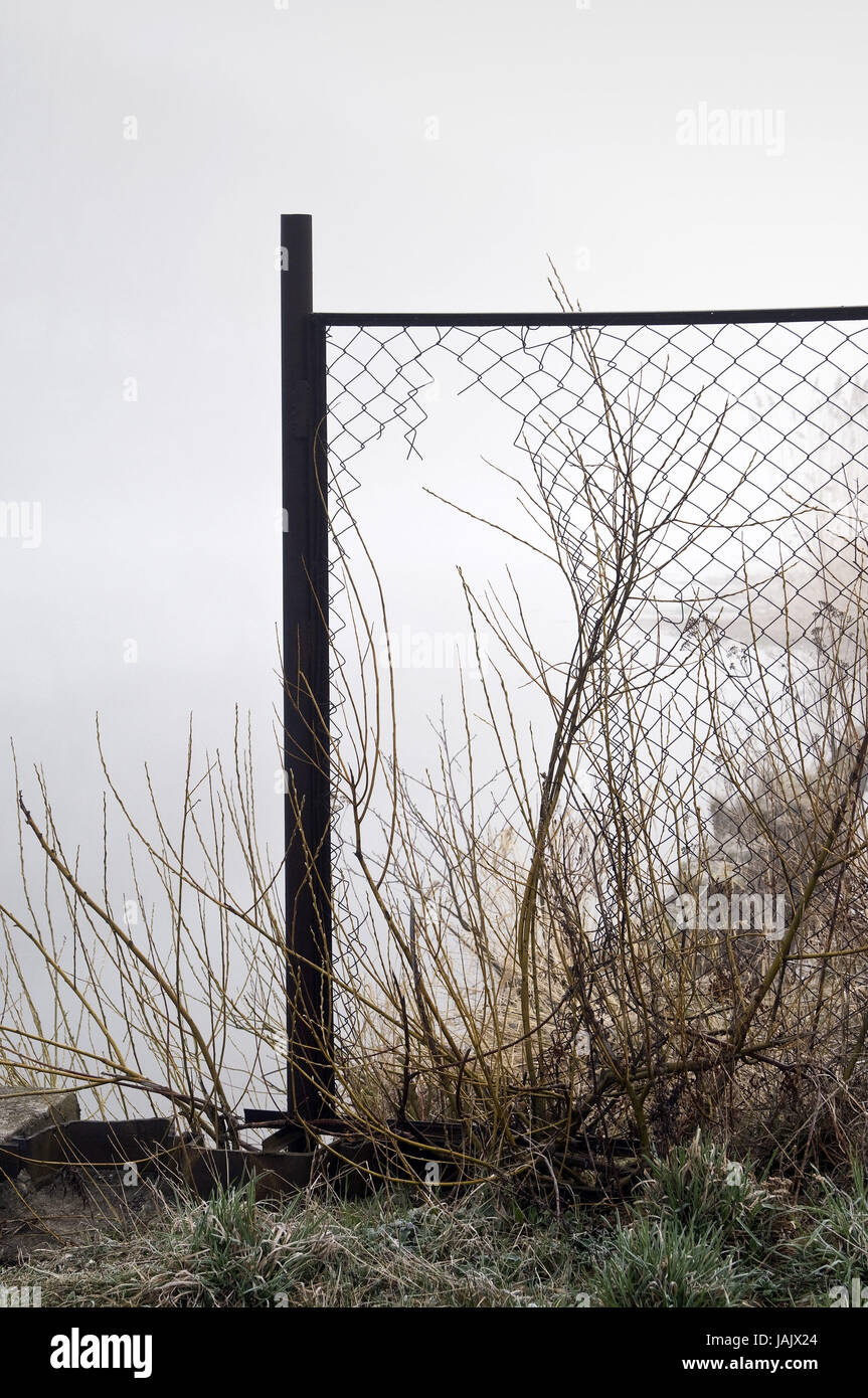 Broken mesh fence hi-res stock photography and images - Alamy