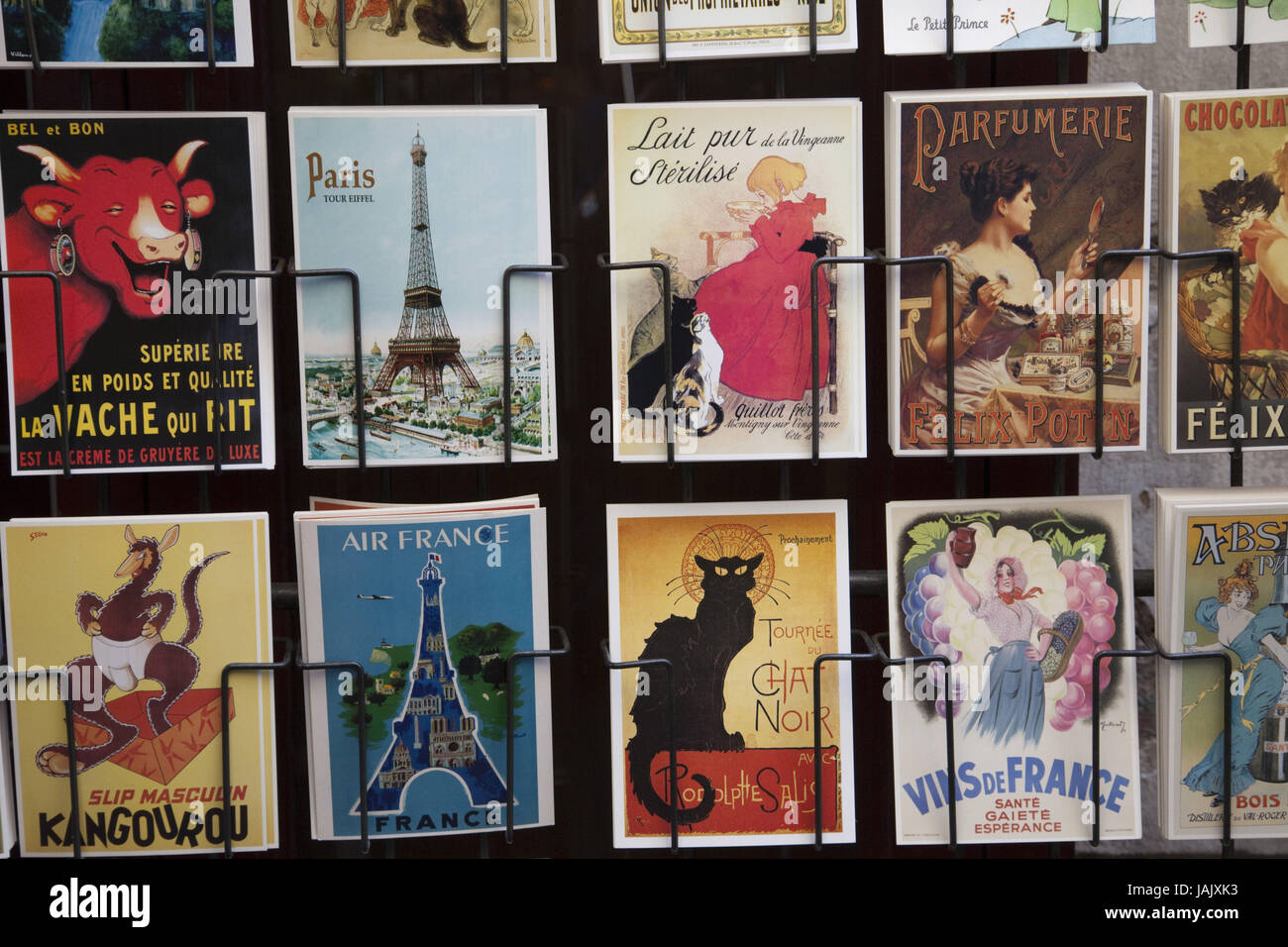 Postcards of paris hi-res stock photography and images - Alamy