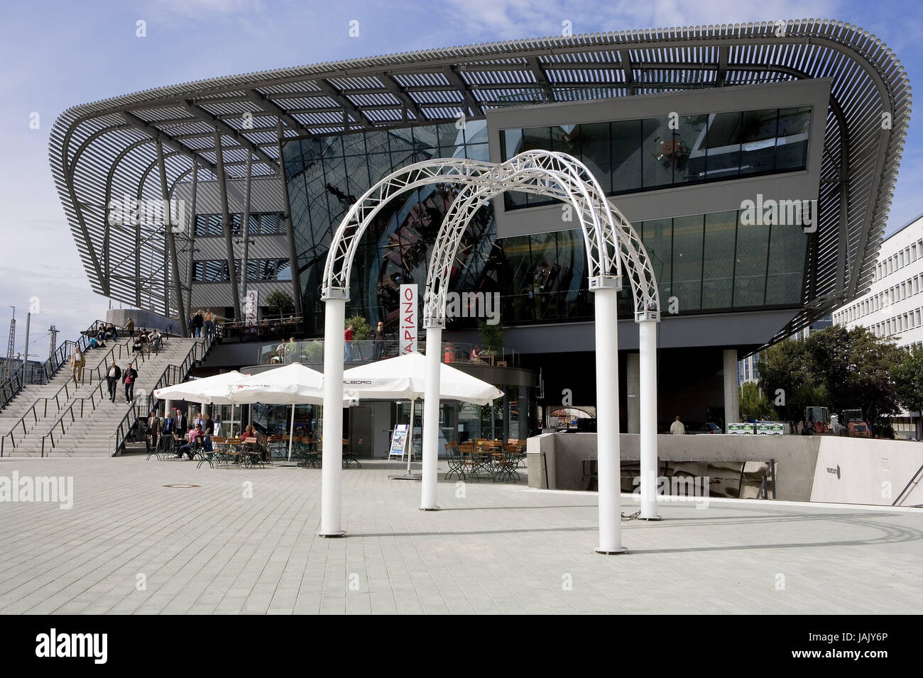 Bus terminal building hi-res stock photography and images - Alamy