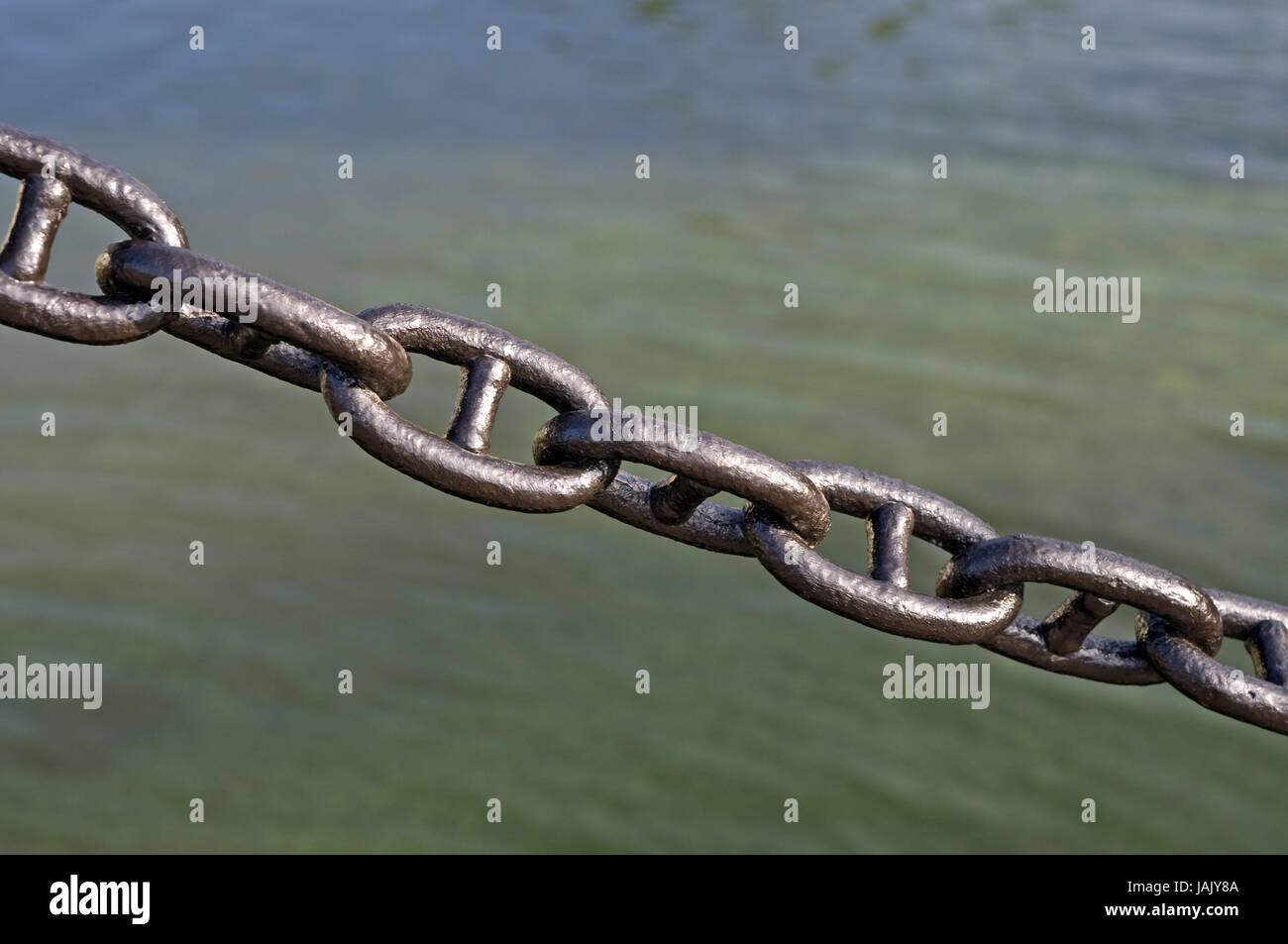 Medium chain hi-res stock photography and images - Alamy