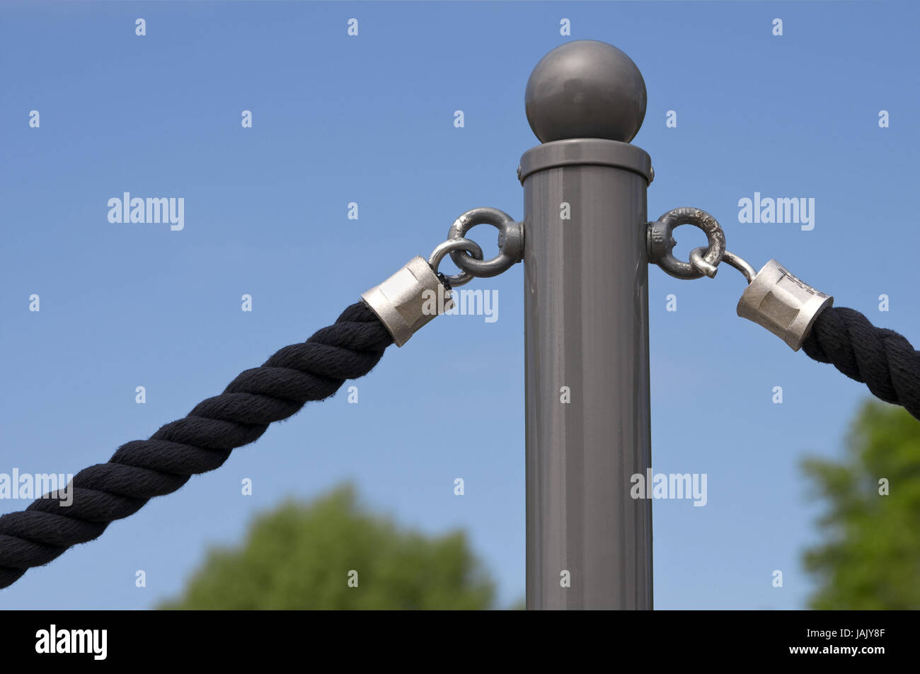 Metal fence blocking view hi-res stock photography and images - Alamy