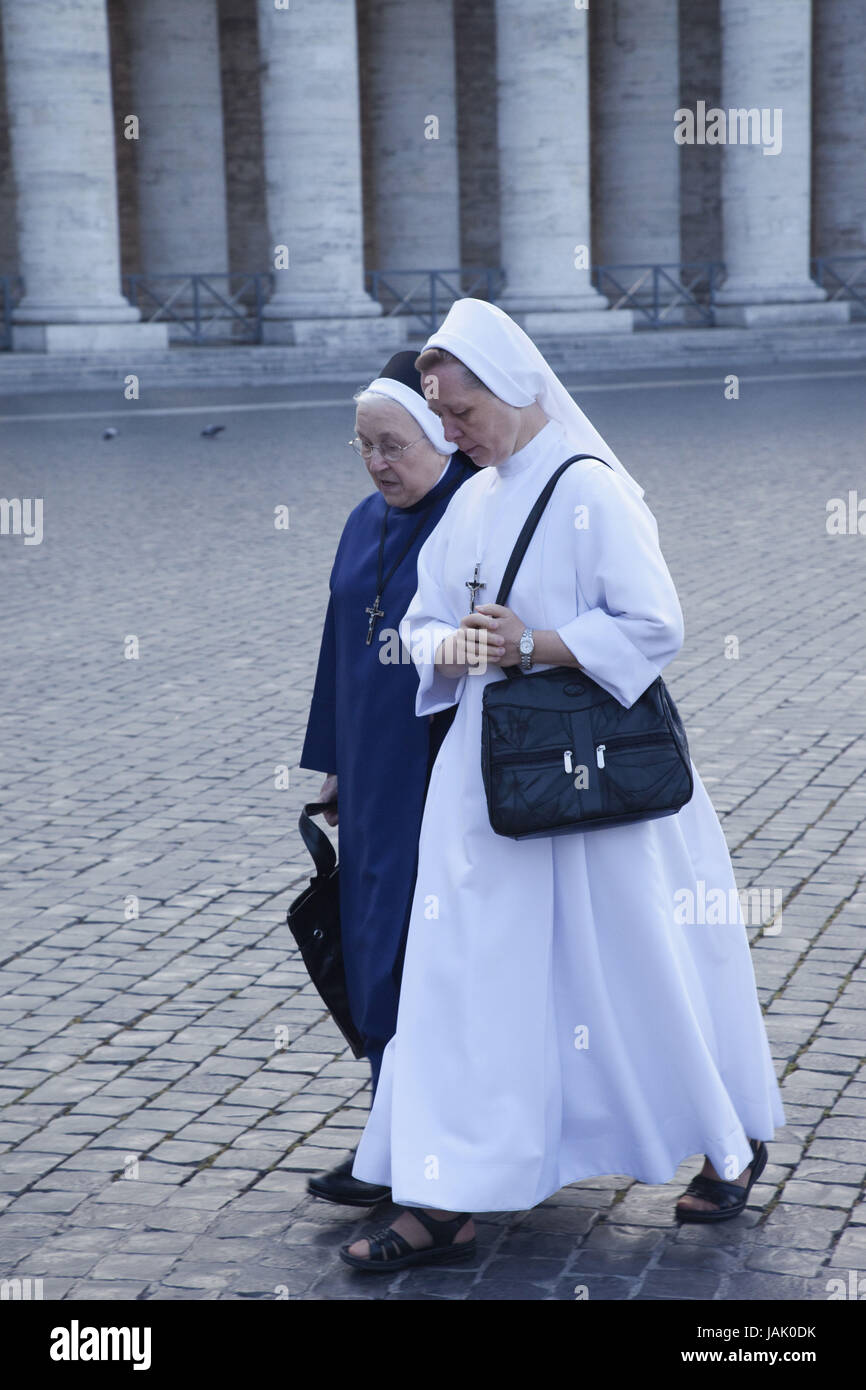 Italy,Rome,Vatican,nuns before the Peter's cathedral Stock Photo - Alamy