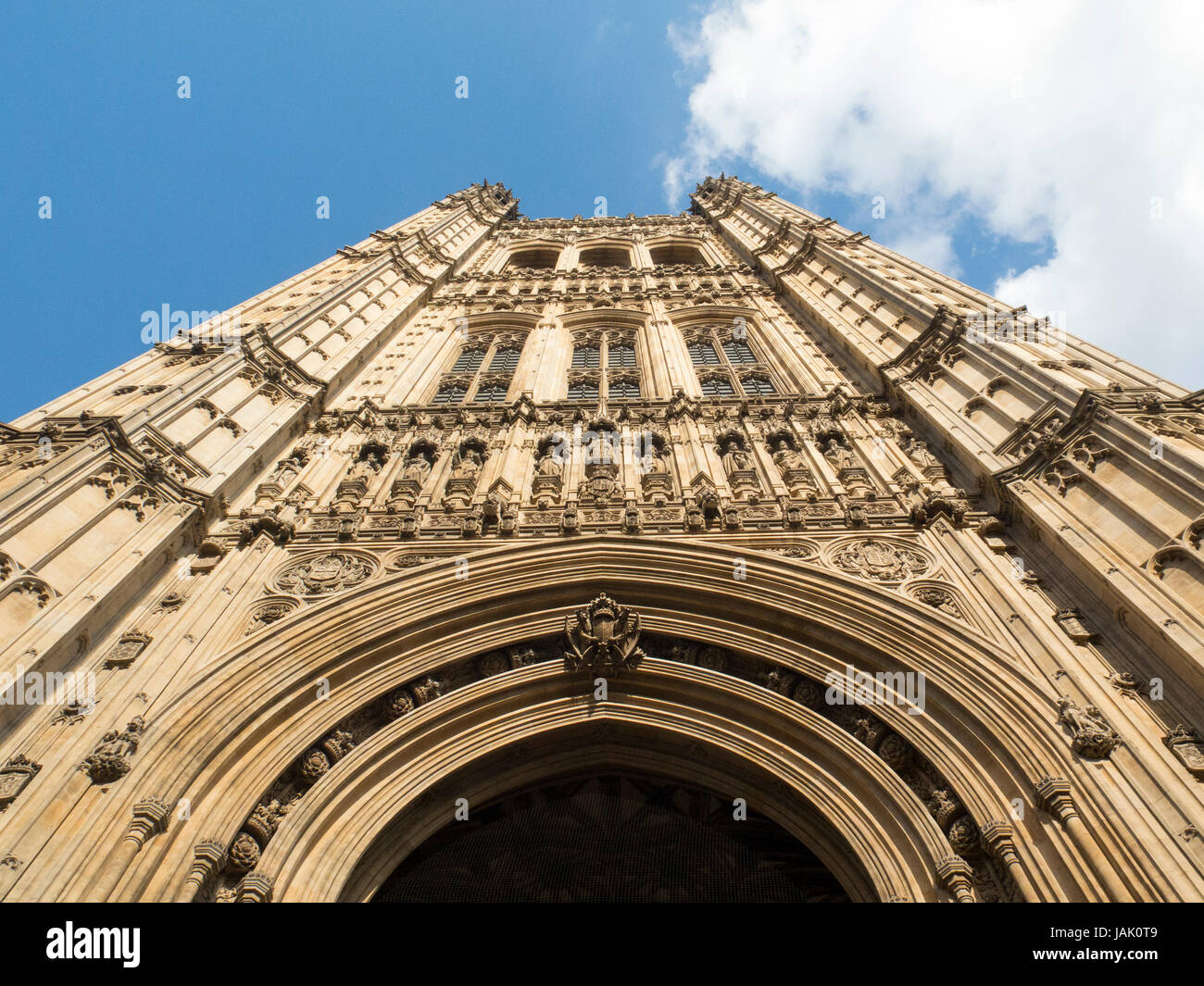 Looking for houses hi-res stock photography and images - Alamy