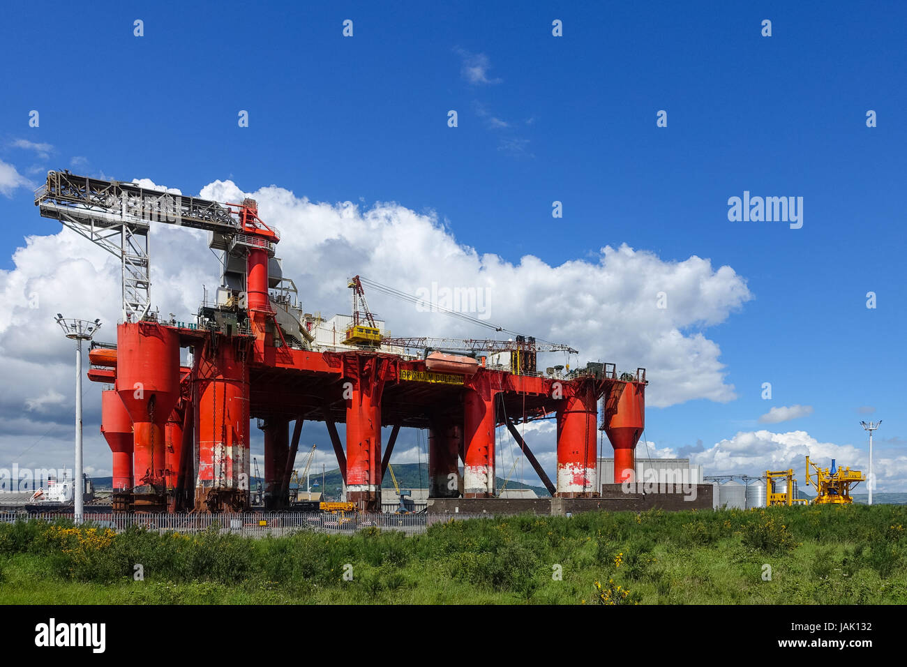 Oil rig column hi-res stock photography and images - Alamy