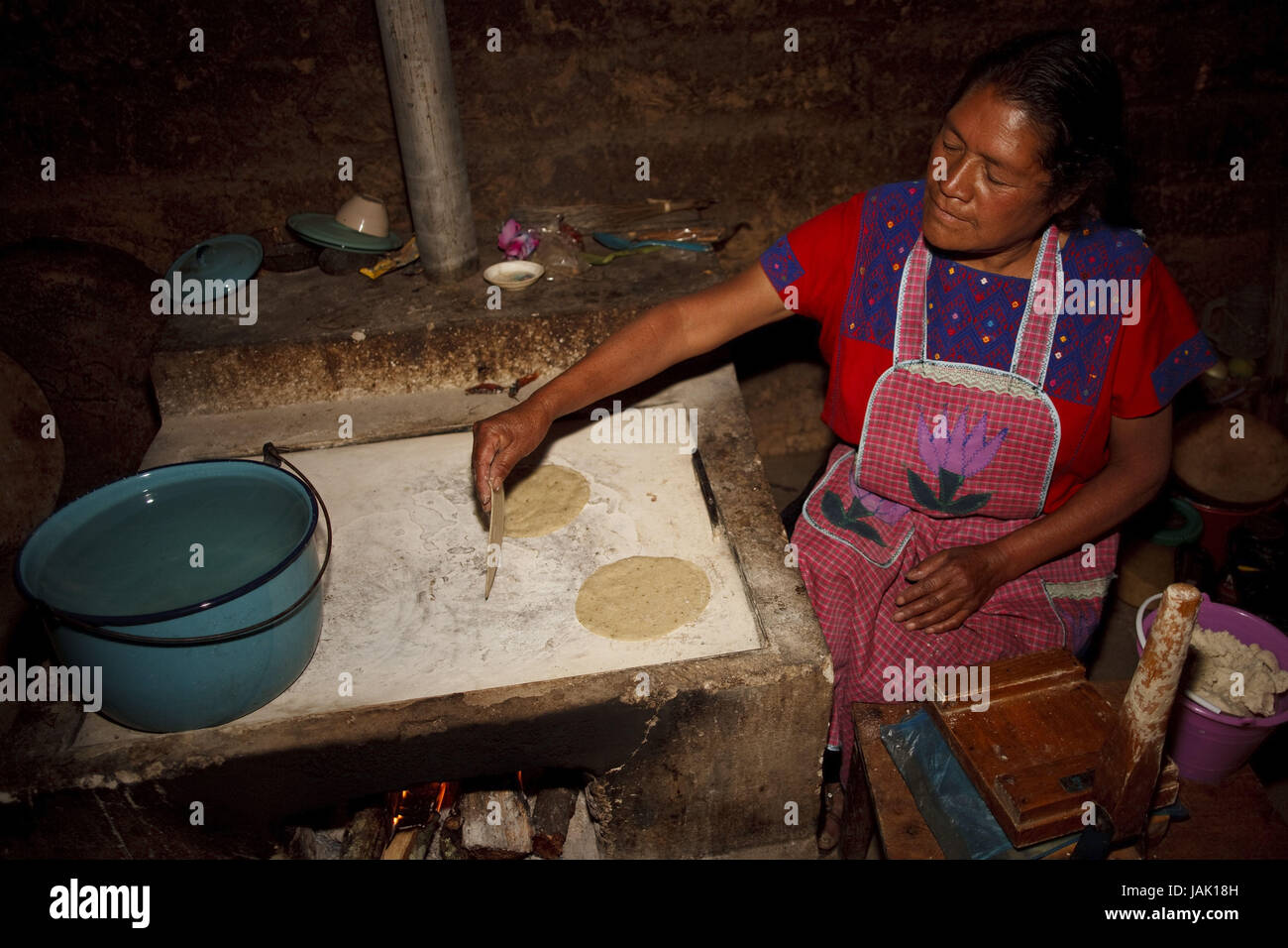 Maya cooking hi-res stock photography and images - Alamy