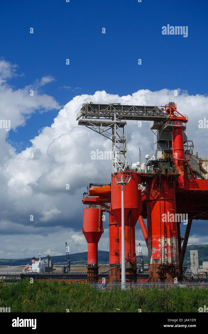 Oil rig column hi-res stock photography and images - Alamy