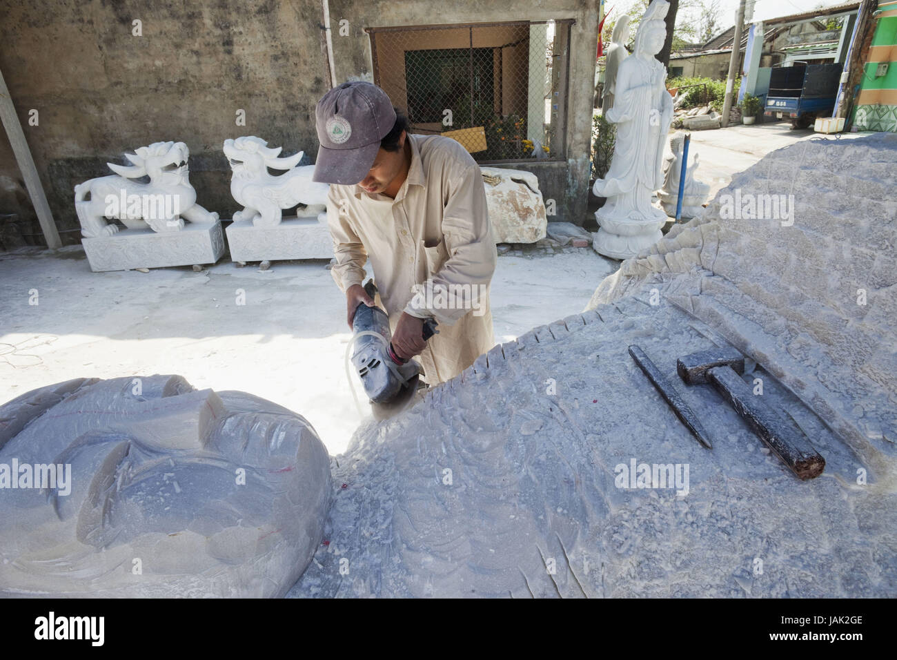 Vietnam,Hoi In,Marble Mountains,Danang,sculpture,worker in Marmor ...