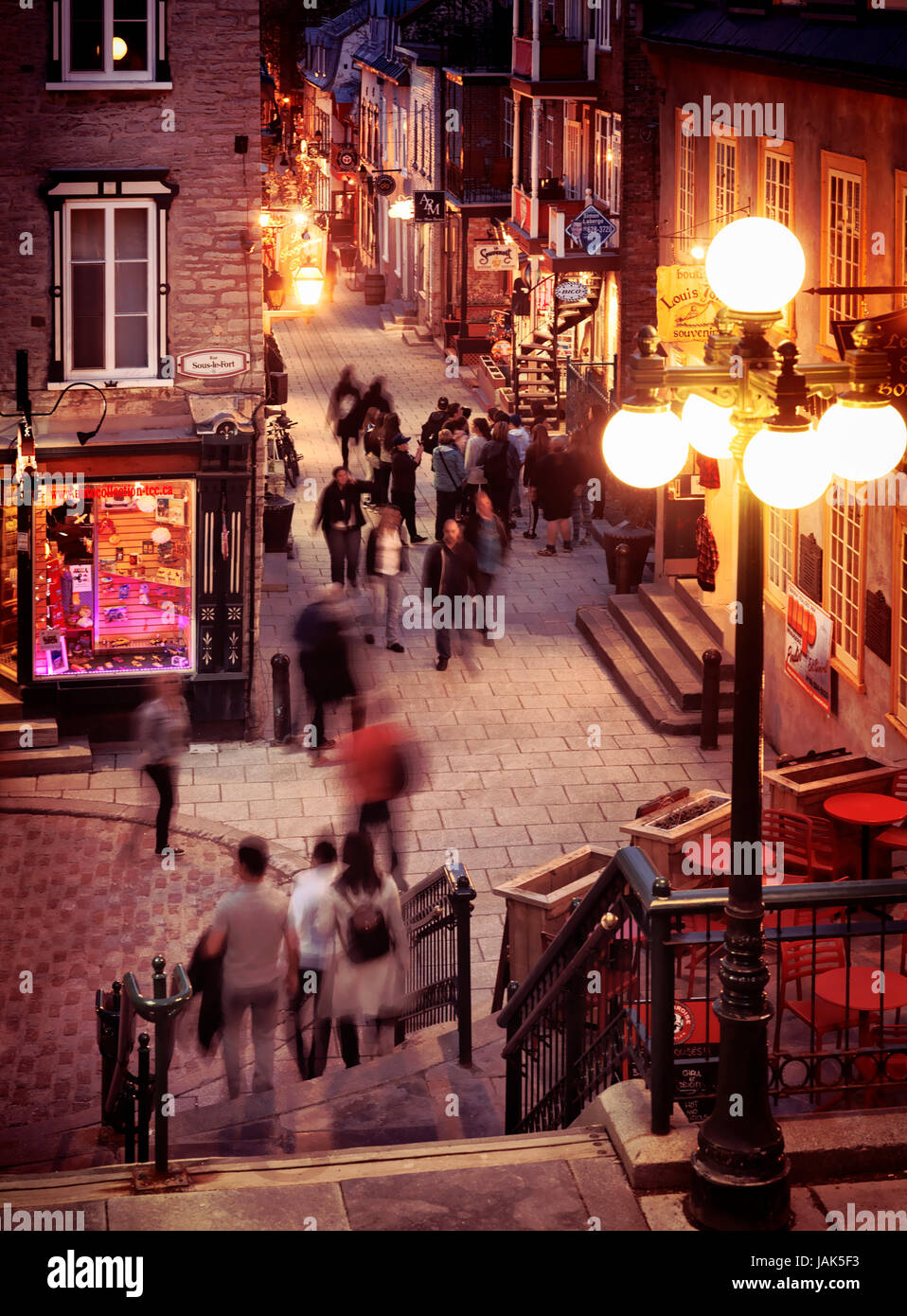 Night streetlights hi-res stock photography and images - Alamy