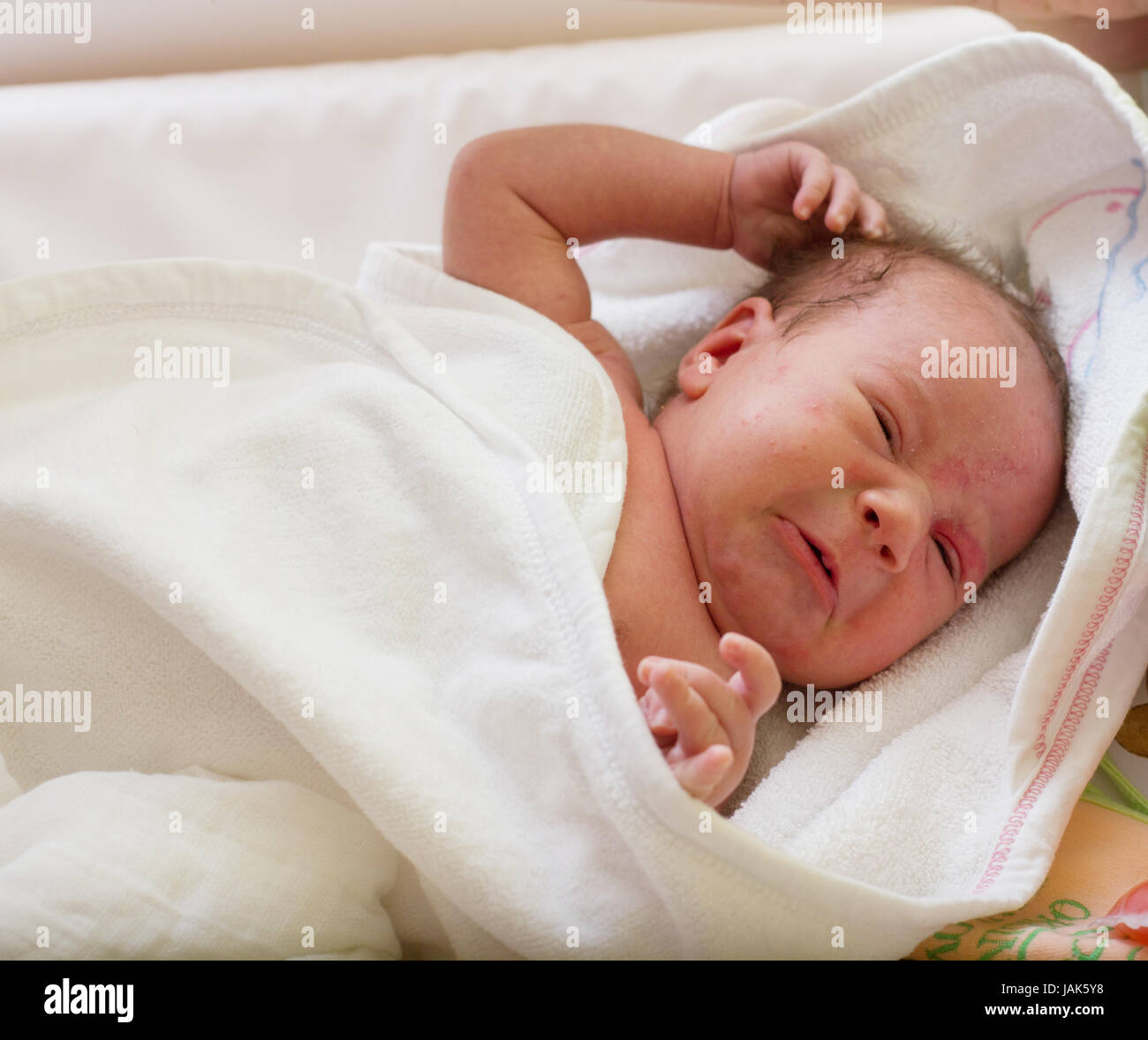 Portrait of newborn baby crying Stock Photo - Alamy