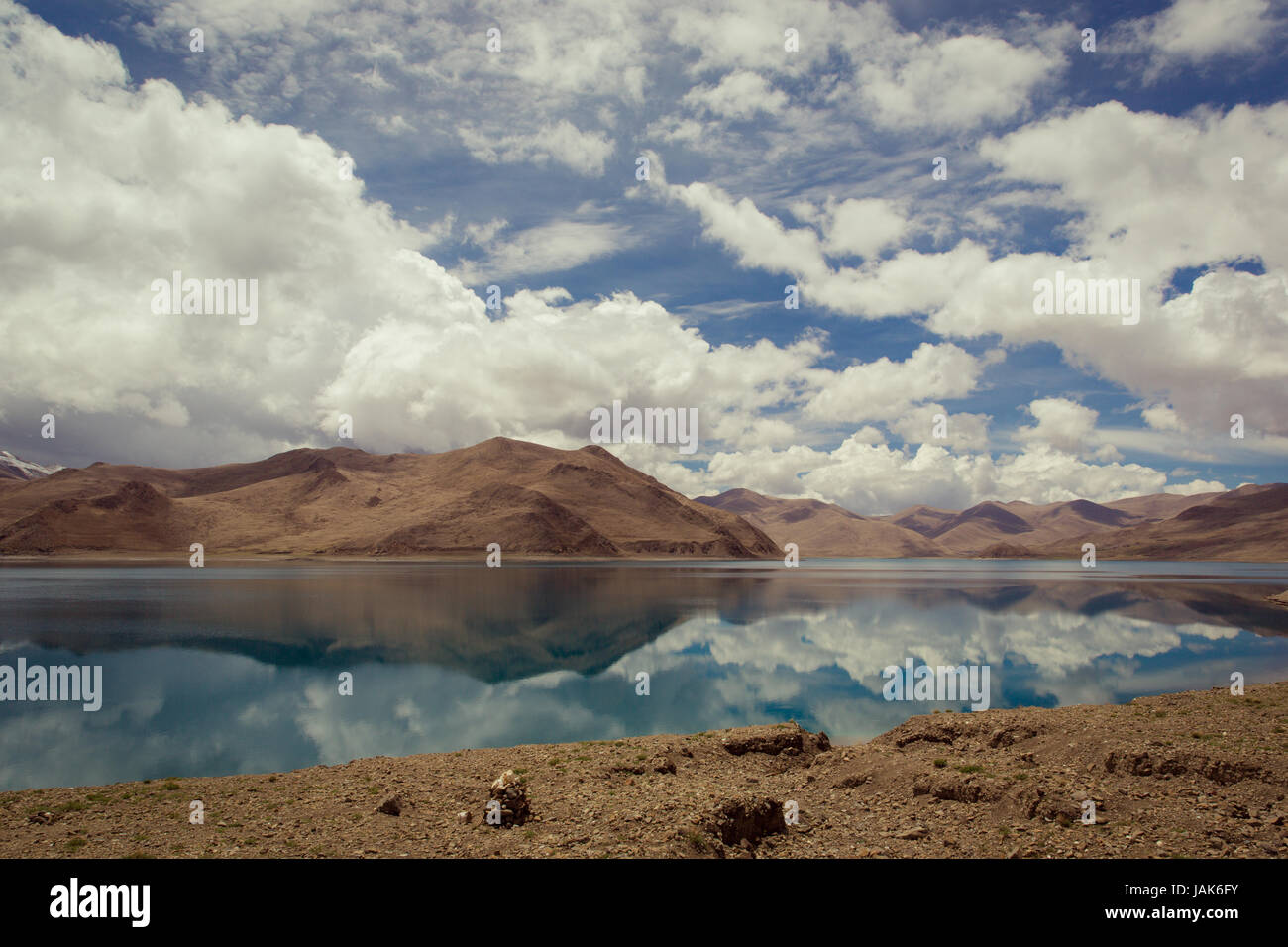 Mirror like lake hi-res stock photography and images - Alamy