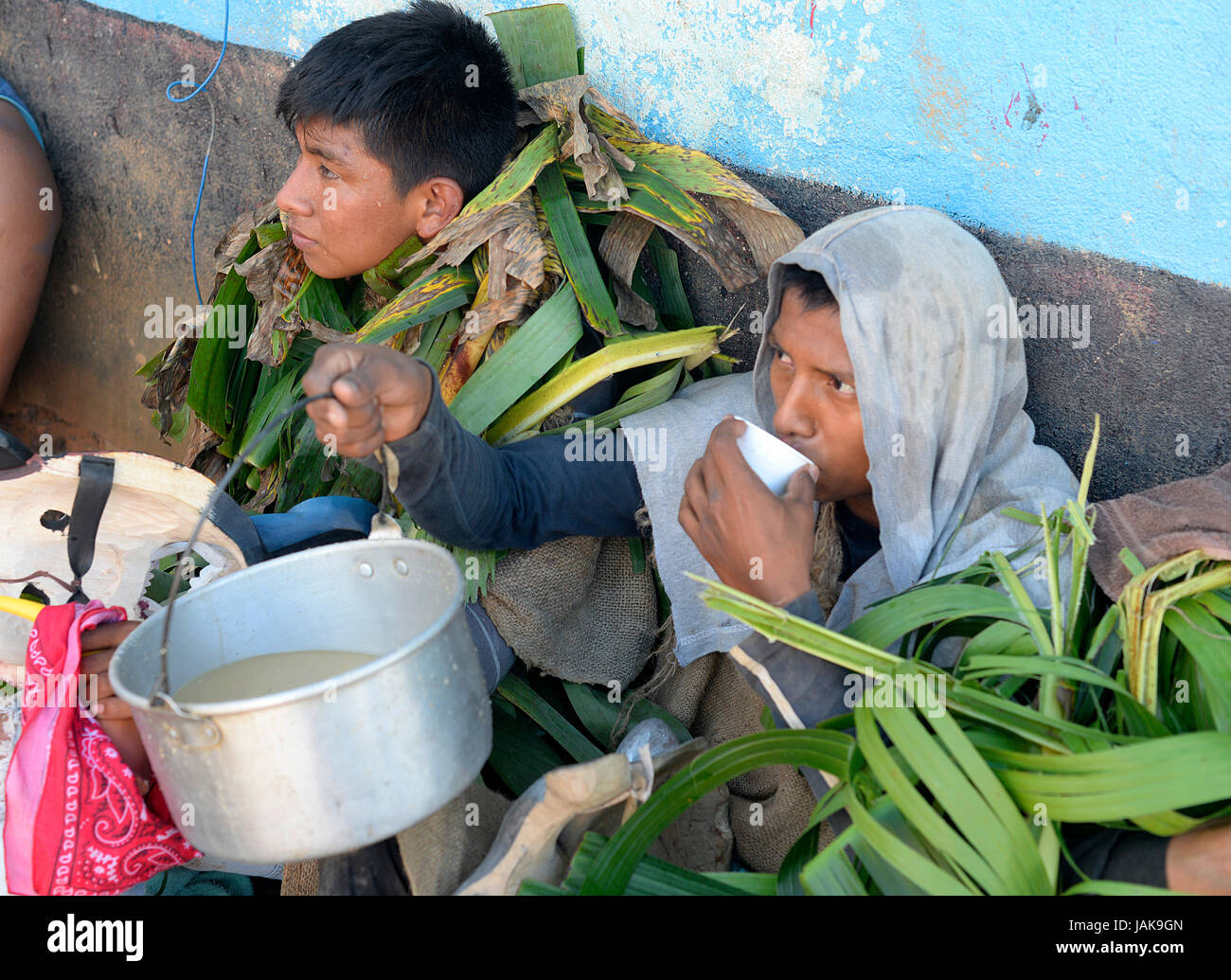 Communal pot hi-res stock photography and images - Alamy