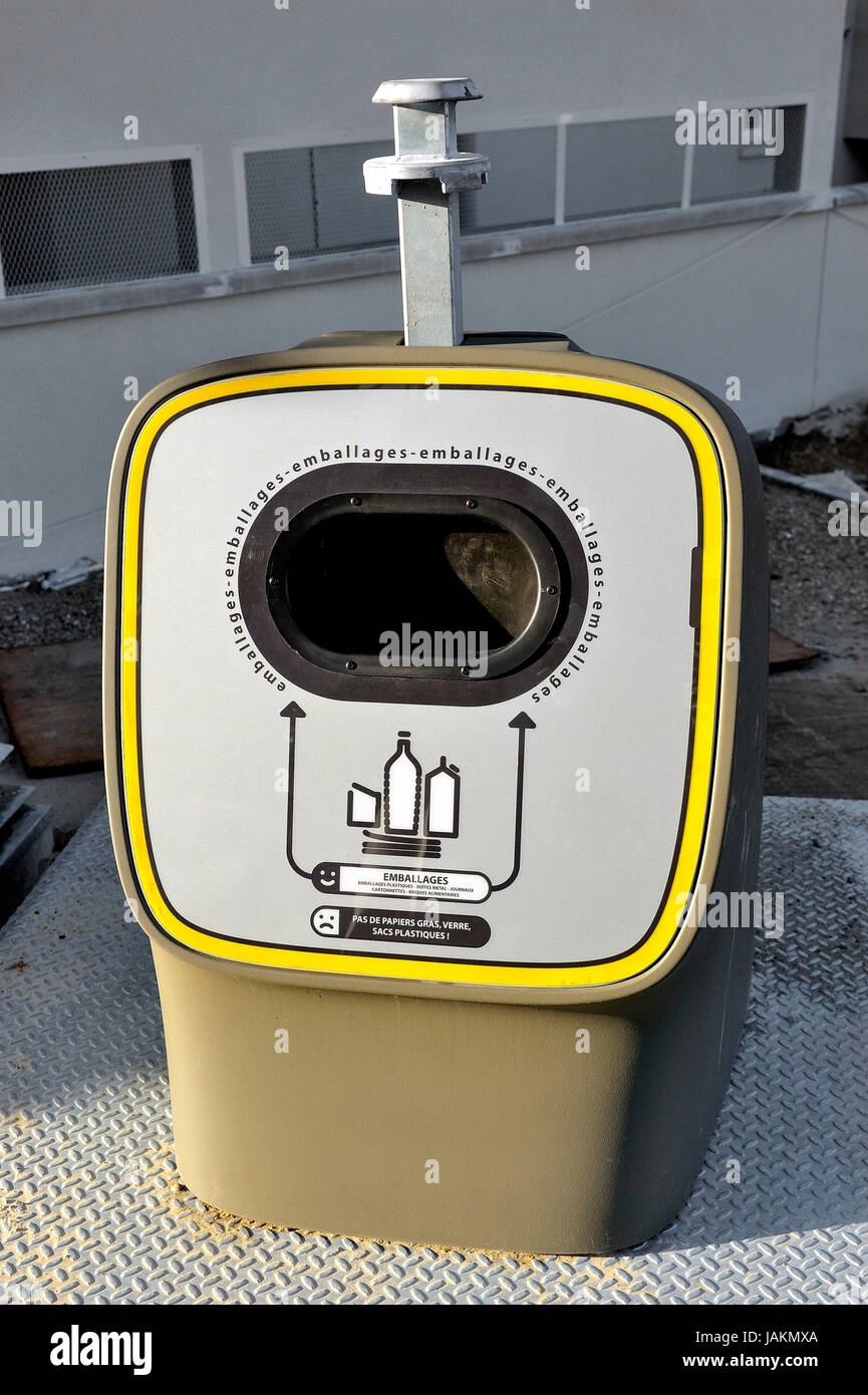 recycling of the household refuse in a new district in the Paris region ...