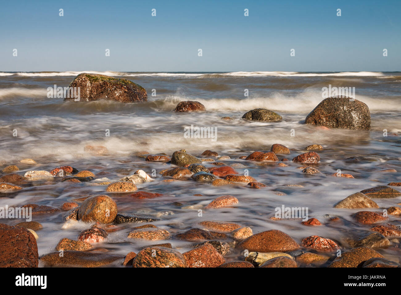 Findlinge an der Ostseeküste Stock Photo - Alamy