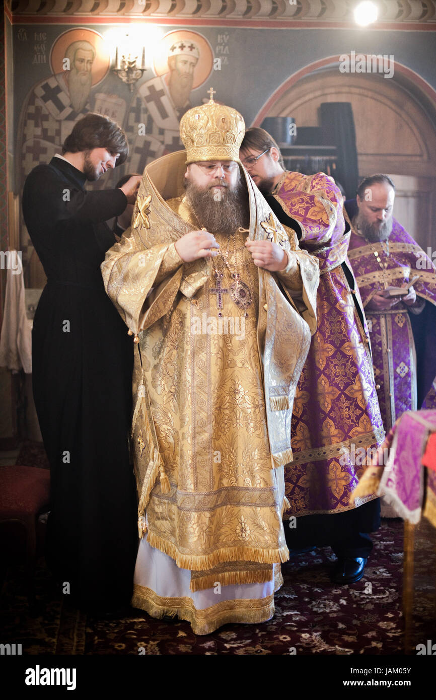 High priest robe hi-res stock photography and images - Alamy