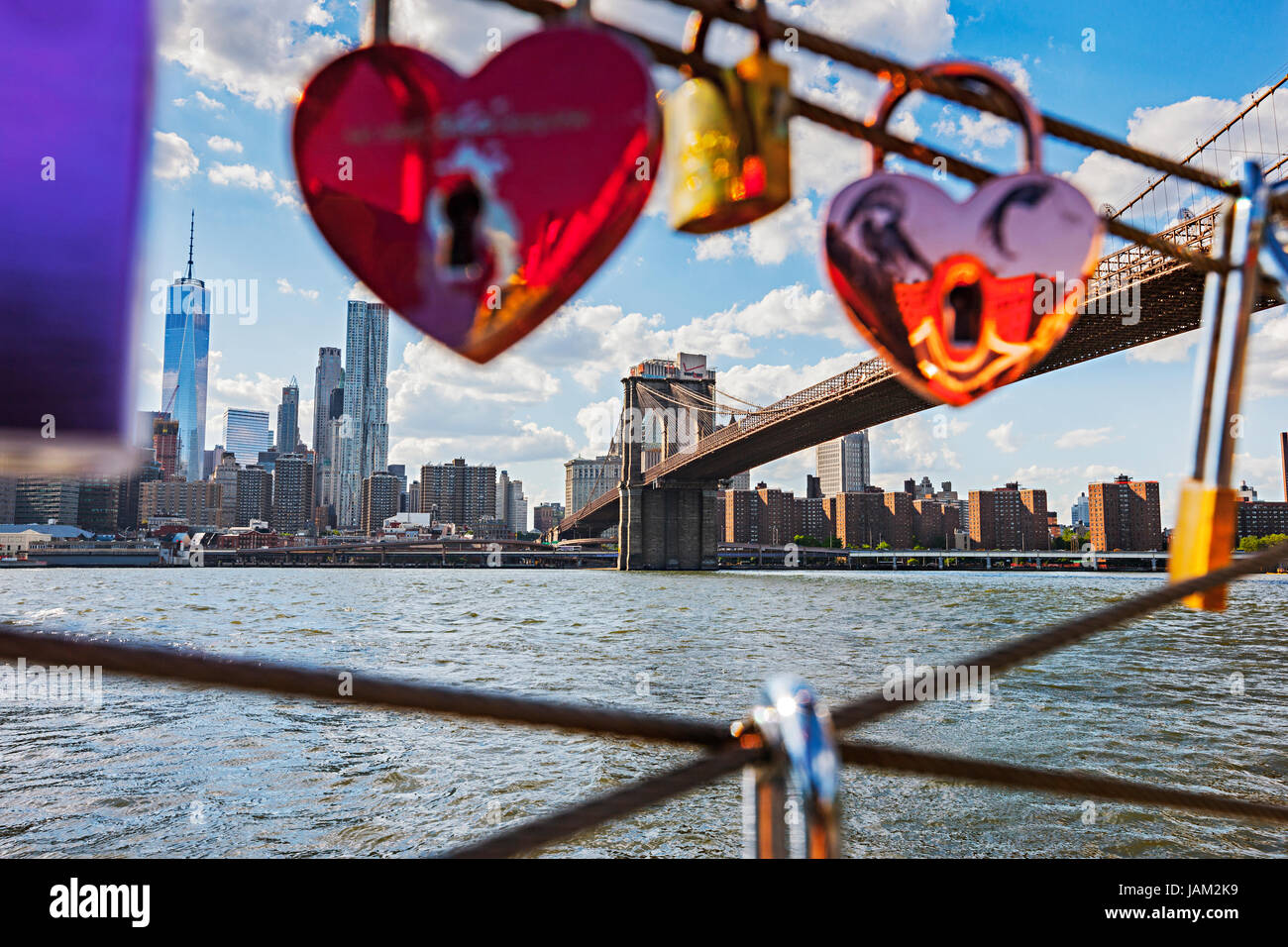 Love lock bridge brooklyn hi-res stock photography and images - Alamy