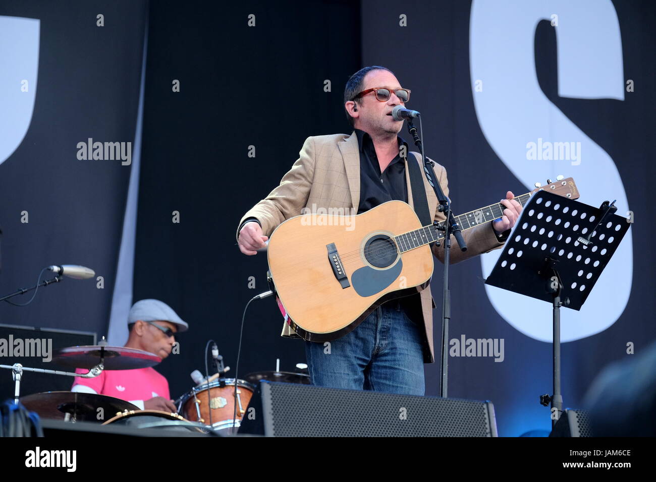 The lead singer ocean colour scene hi-res stock photography and images ...