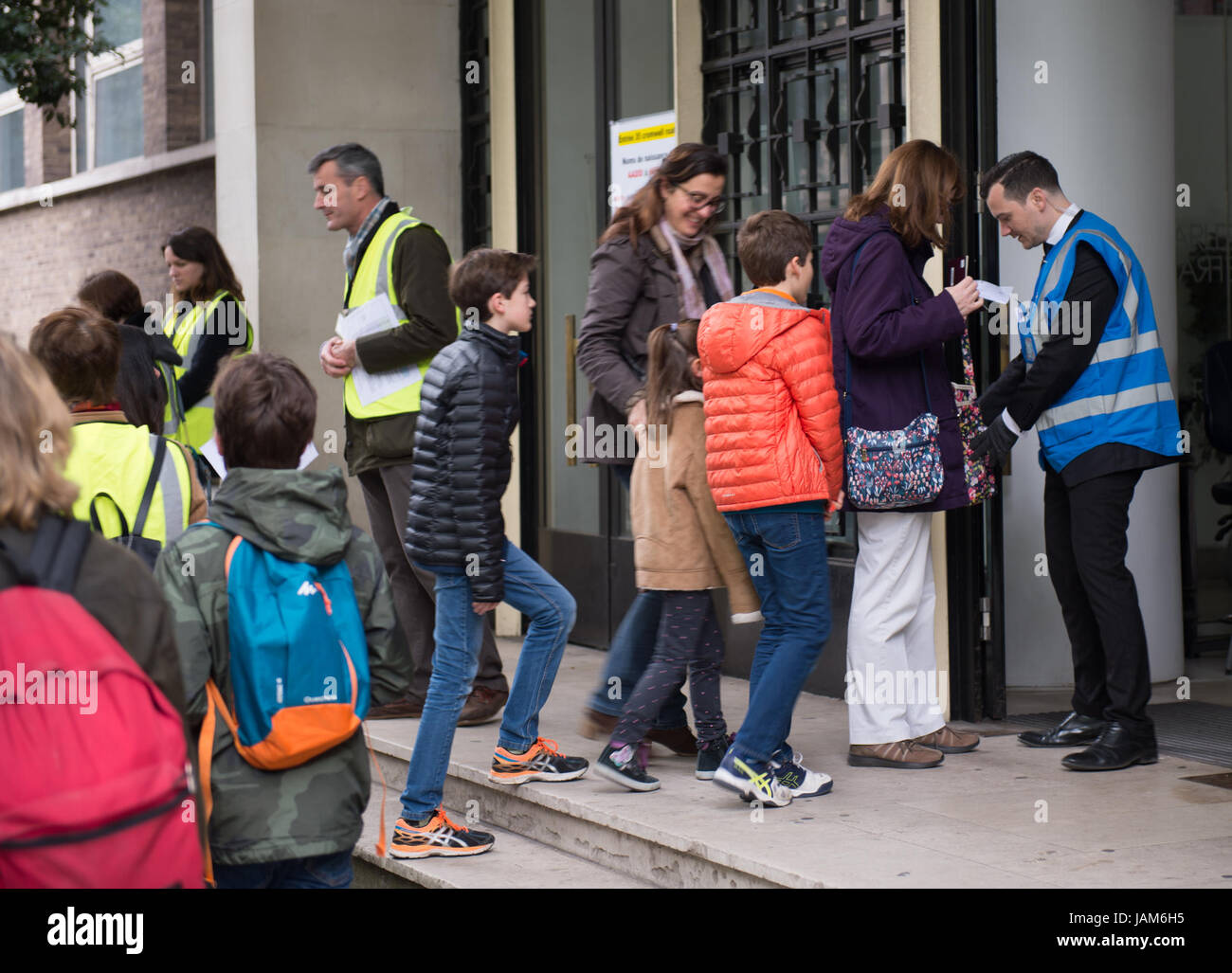 French citizens resident in London attend polling stations in South ...