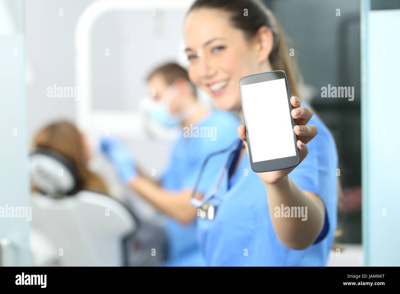 Doctor showing screen hi-res stock photography and images - Alamy