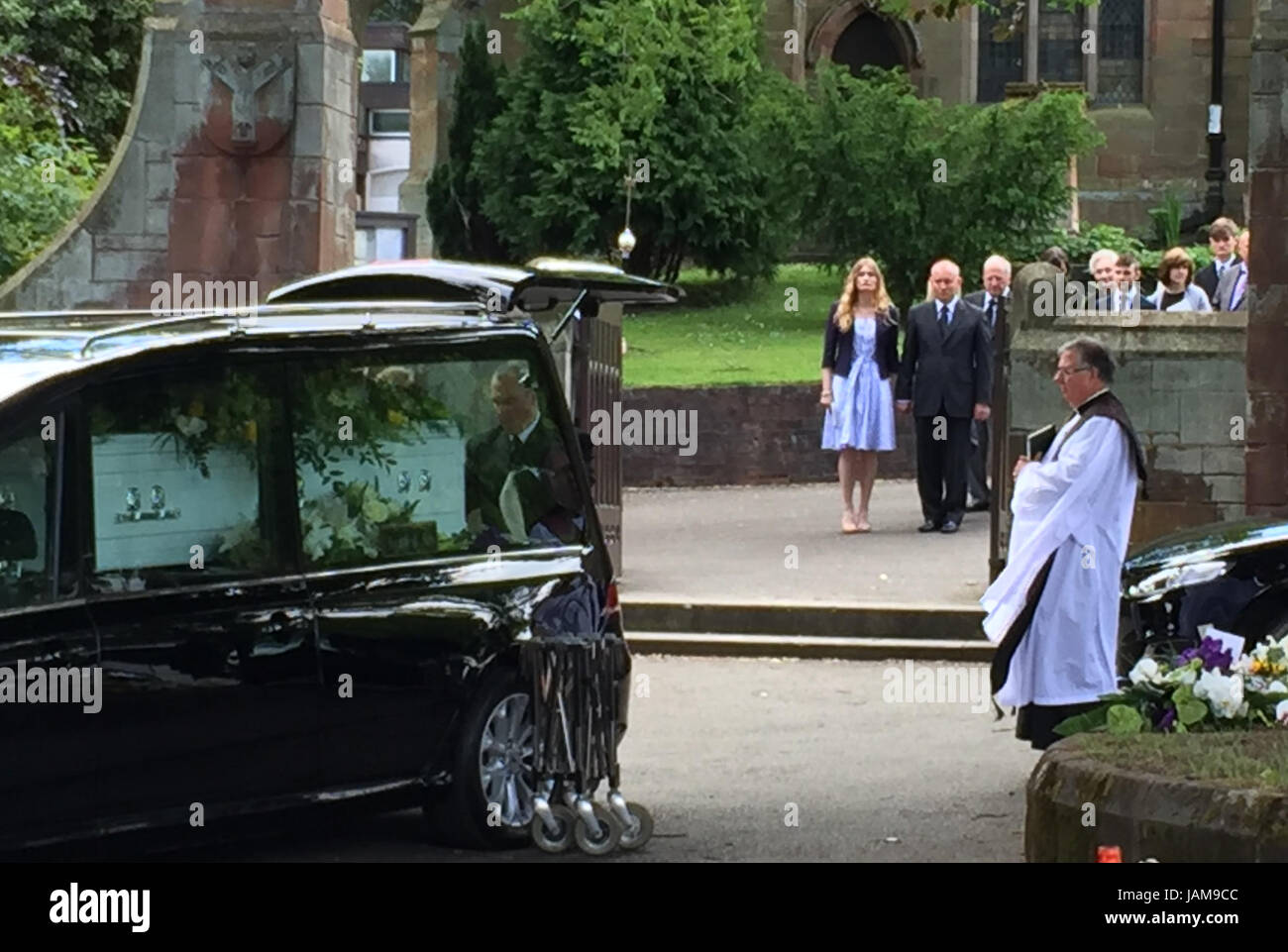 BEST QUALITY AVAILABLE The lone white coffin containing Tracey ...