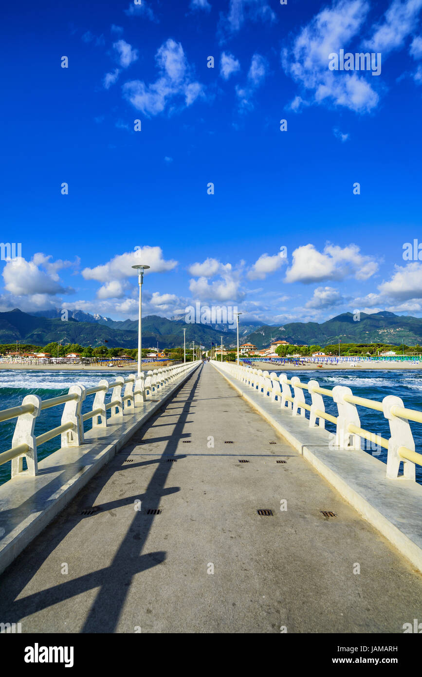 Pier footpath promenade, beach and Apuane mountains in Forte dei Marmi ...