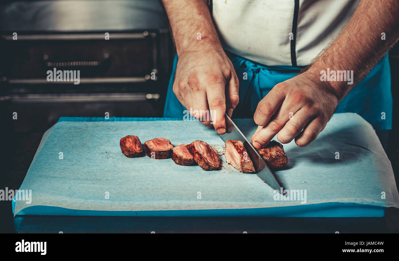 Preparing traditional beef steak Stock Photo - Alamy