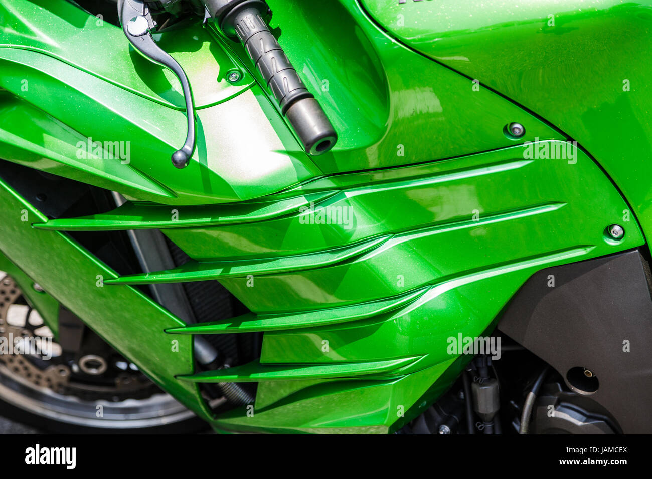Green cowling hi-res stock photography and images - Alamy
