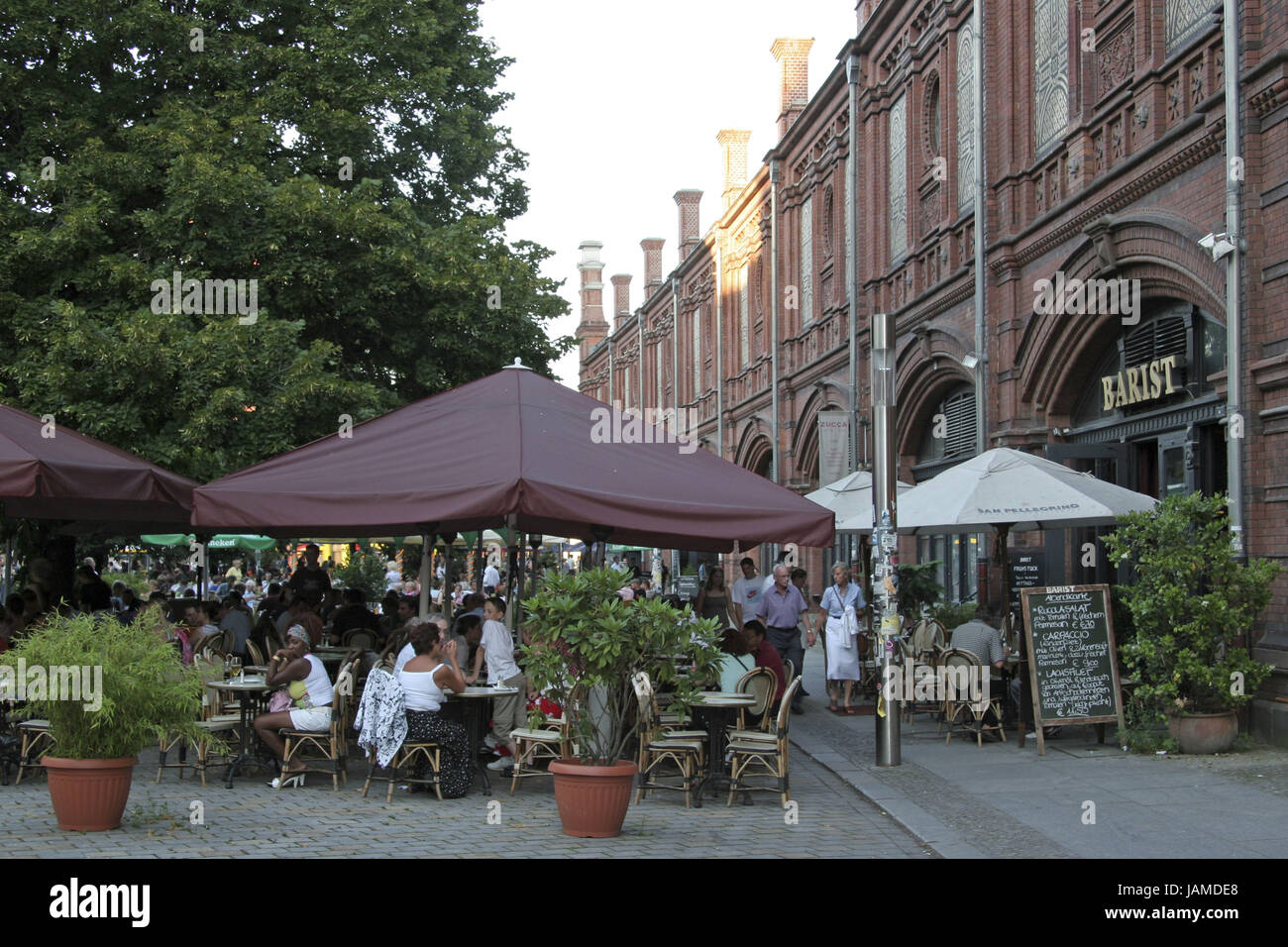 Heel scissors market hi-res stock photography and images - Alamy