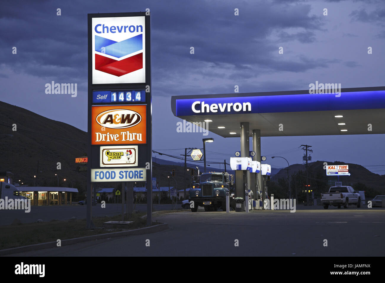 Canada,British Columbia,cache Creek,chevron filling station Stock Photo ...