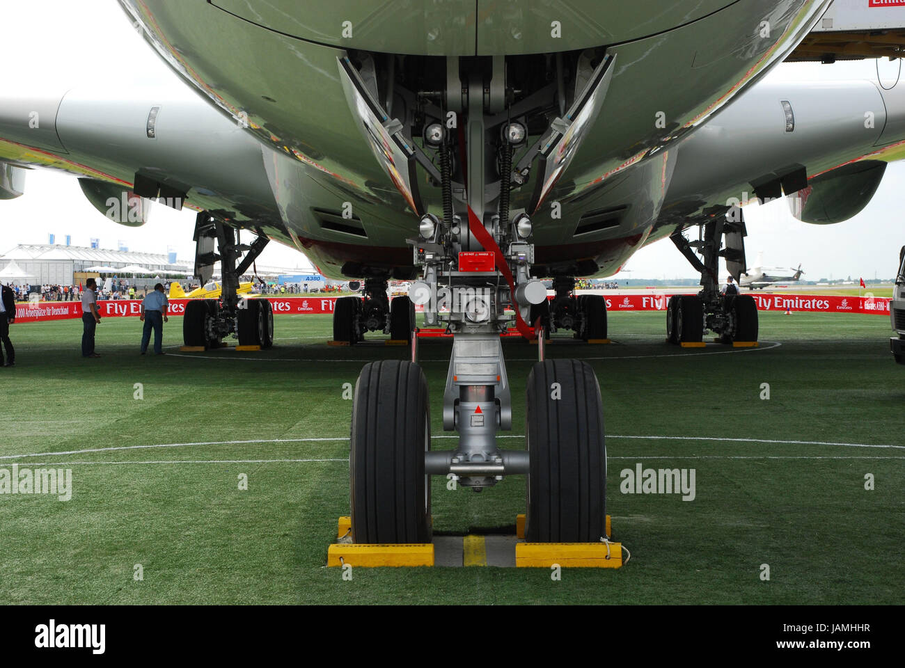 Nose wheel hi-res stock photography and images - Alamy