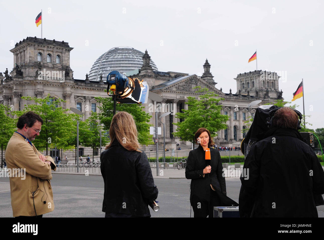 Germany,Berlin,Reichstag,television team,ZDF reporter,messages Stock ...